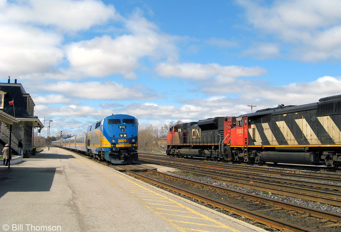 Railpictures.ca - Bill Thomson Photo: VIA 910 on an eastbound combined #42 & #56 “J-train” from ...