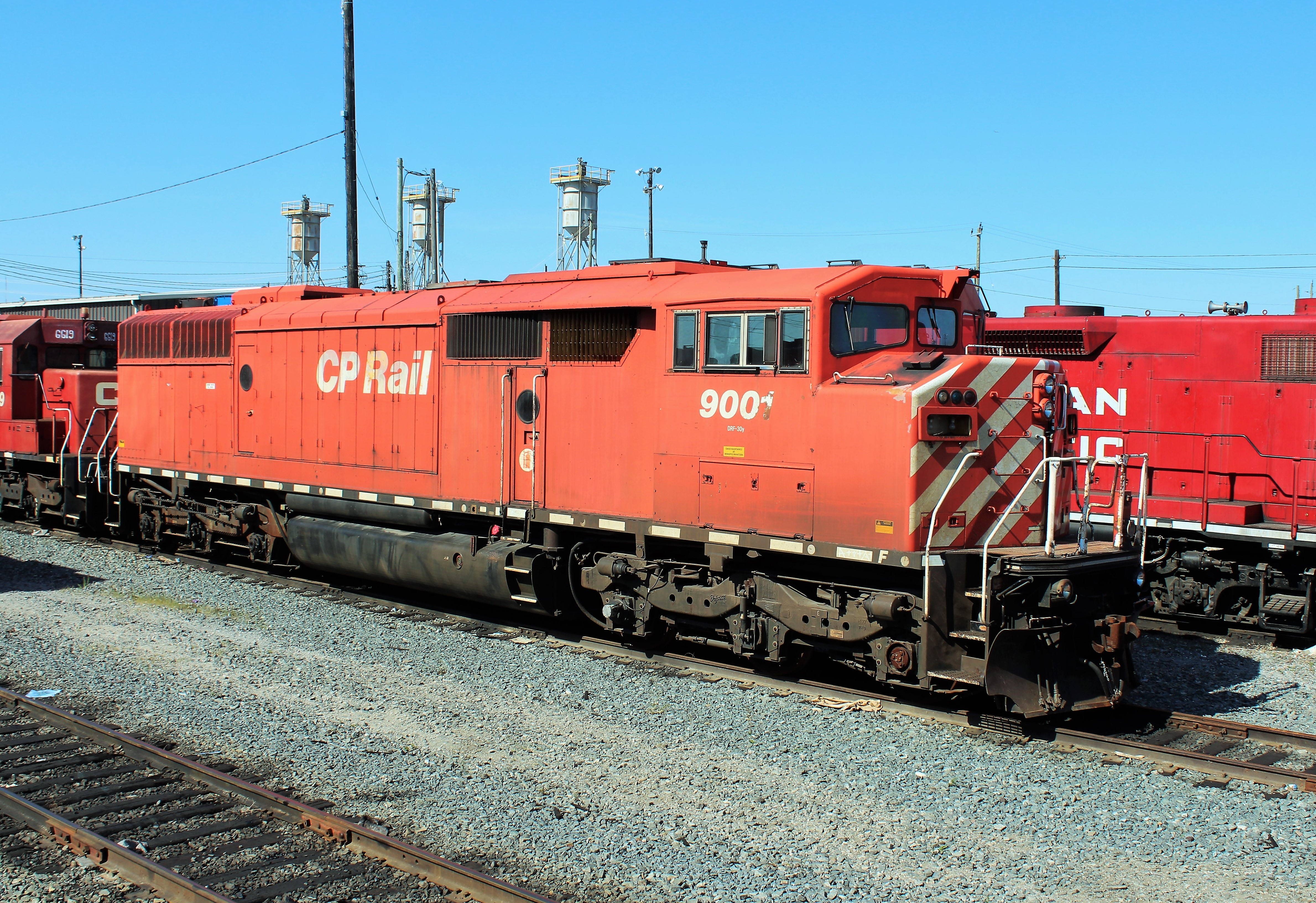 Railpictures.ca - Paul Santos Photo: At the time of this photo red barn 9001 is less than a year ...