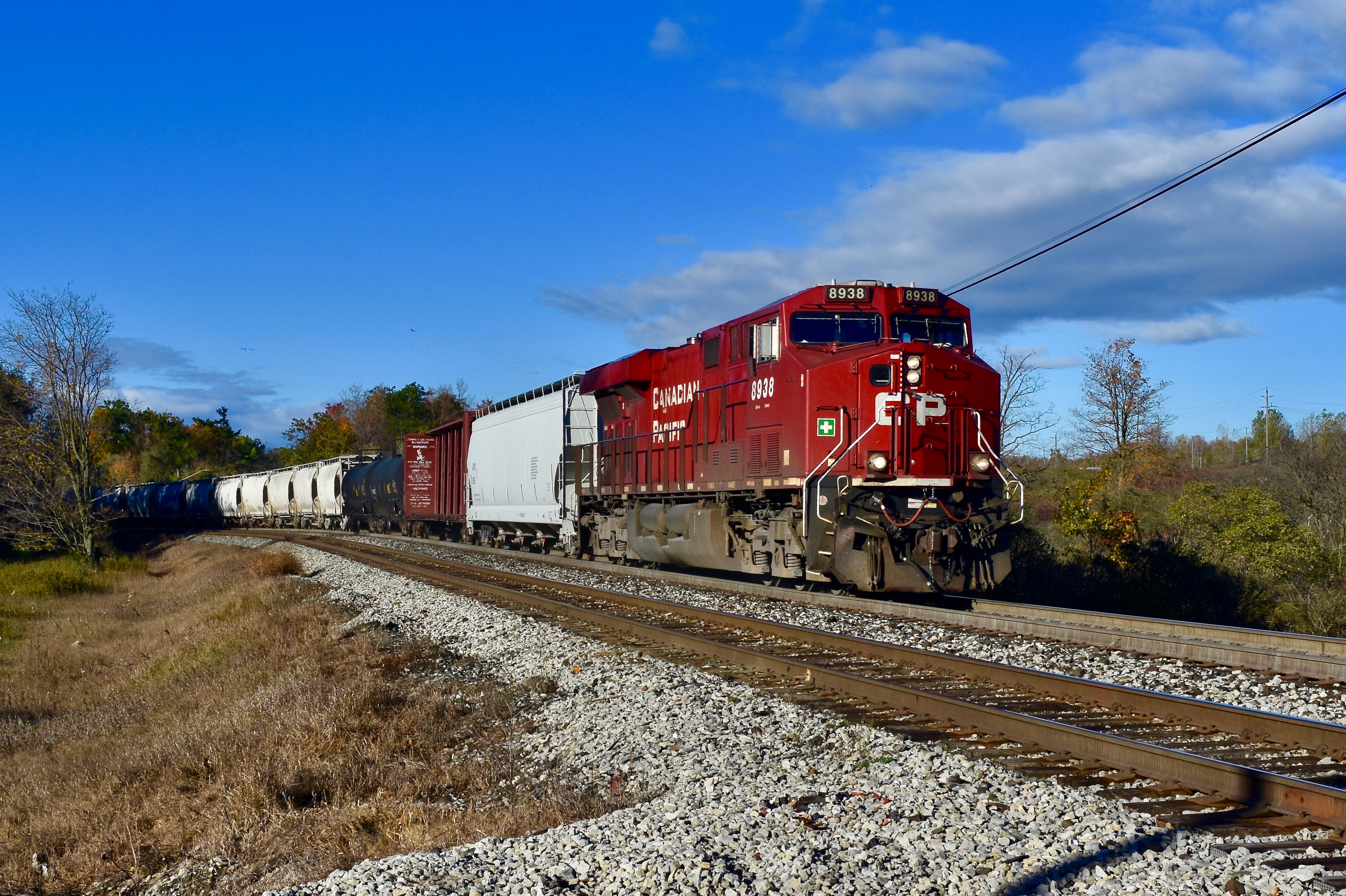 Railpictures.ca - Vintage2000 Photo: Rounding the bend just outside of Campbellville, CP es44ac ...