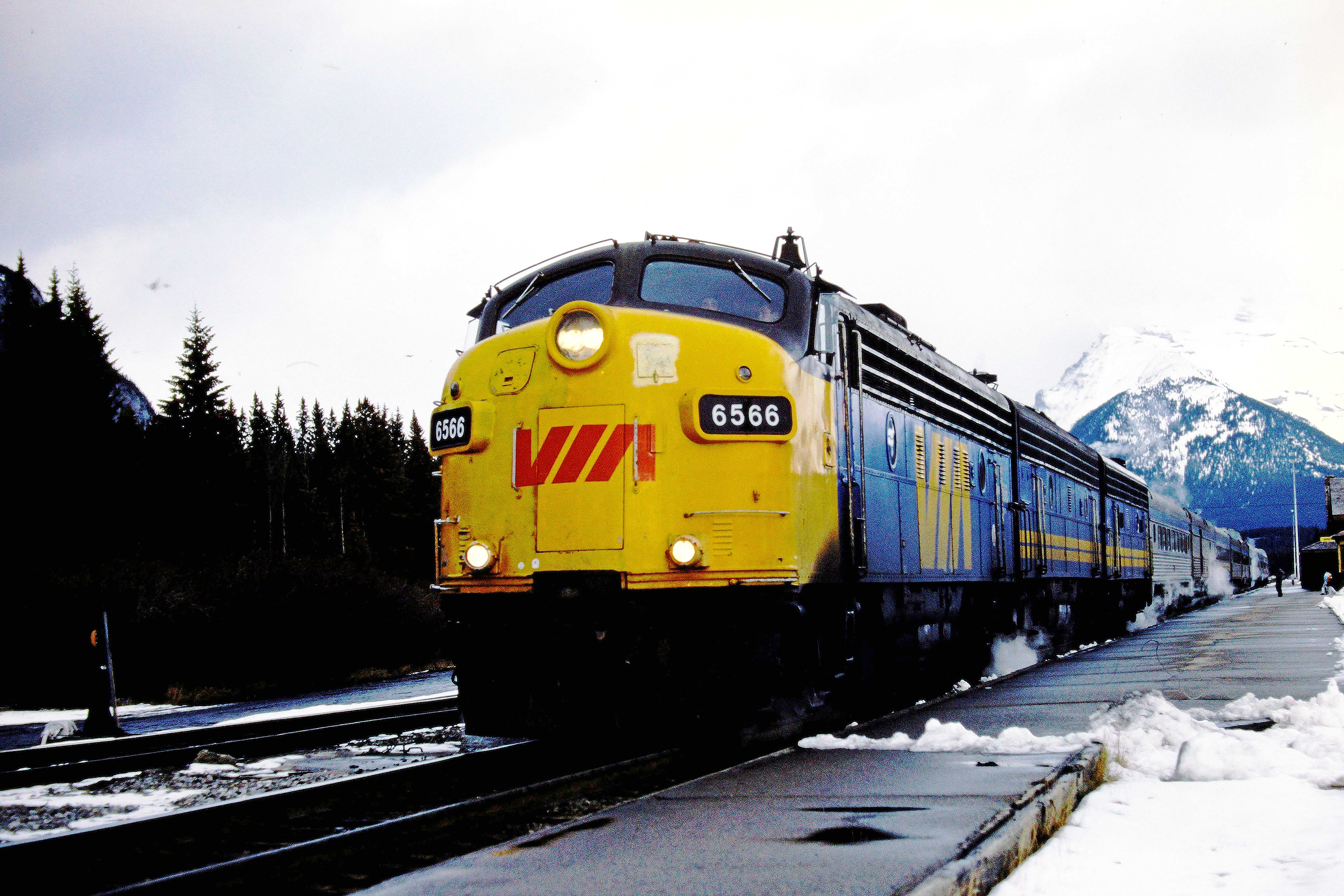 Railpictures.ca - George Redburn Photo: Heading west for 100th ...