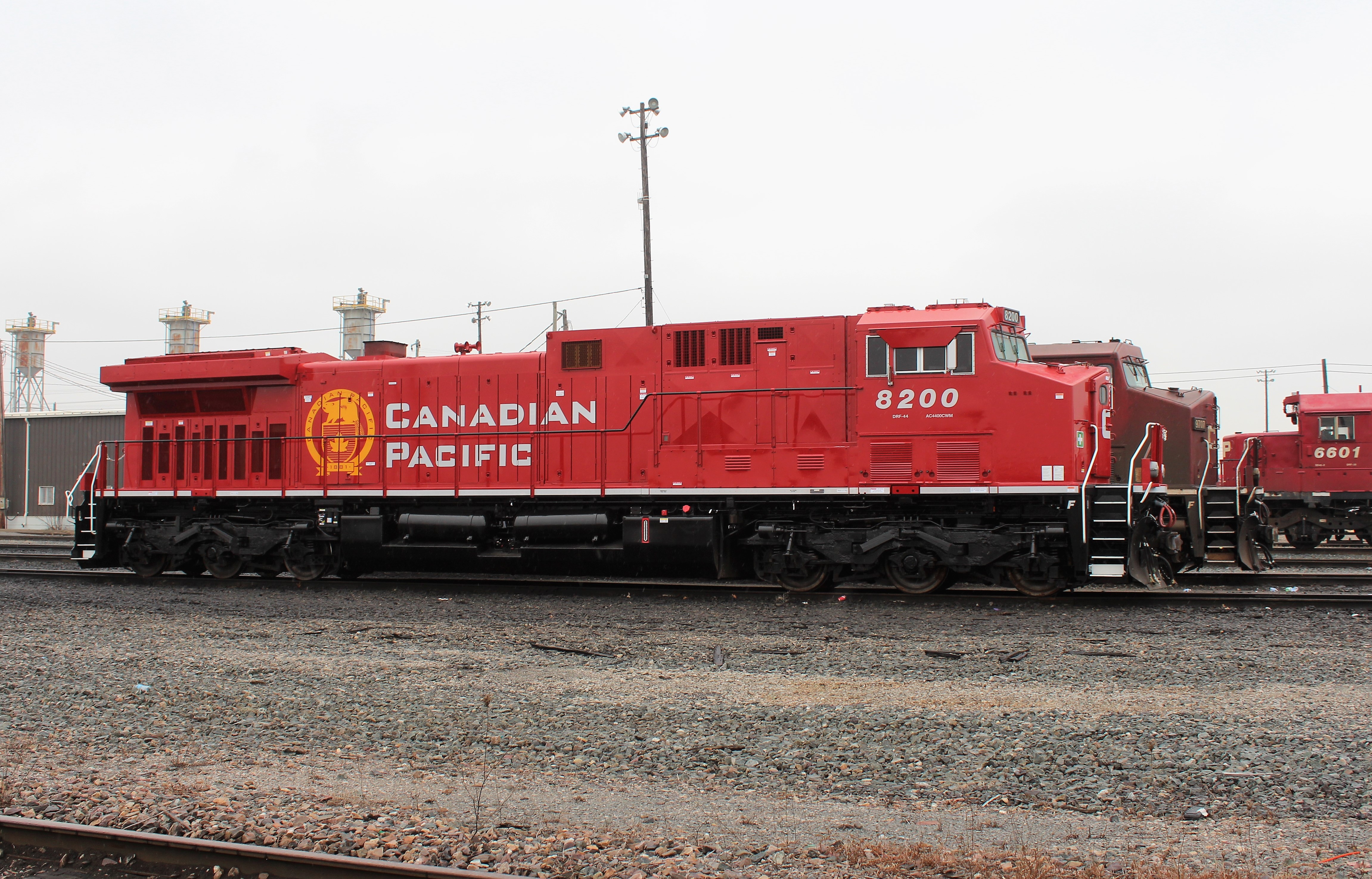 Railpictures.ca - Paul Santos Photo: Rebuilt AC4400CWM 8200 is so fresh the cab hotplate is ...