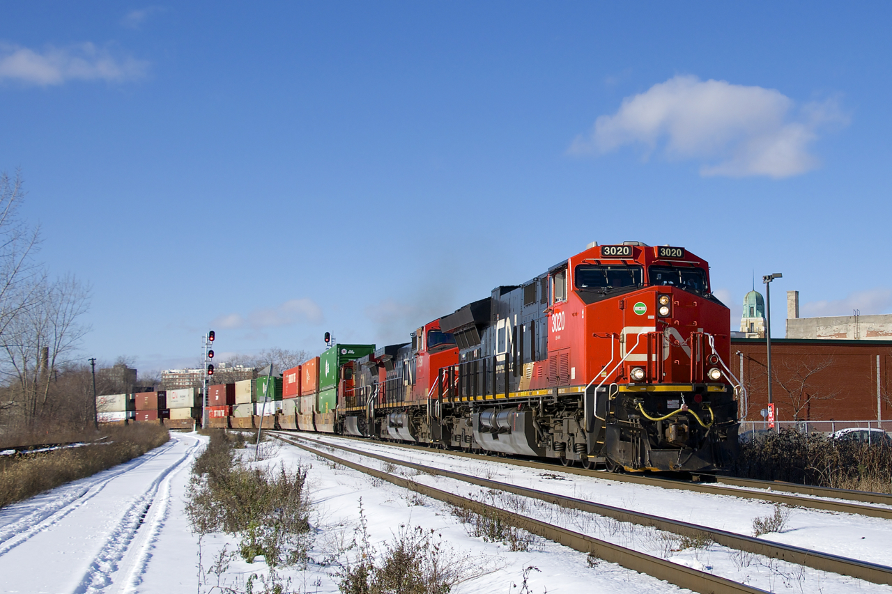 Railpictures.ca - Michael Berry Photo: CN 120 has CN 3020, CN 2596, IC 2698 and CN 2922 mid ...