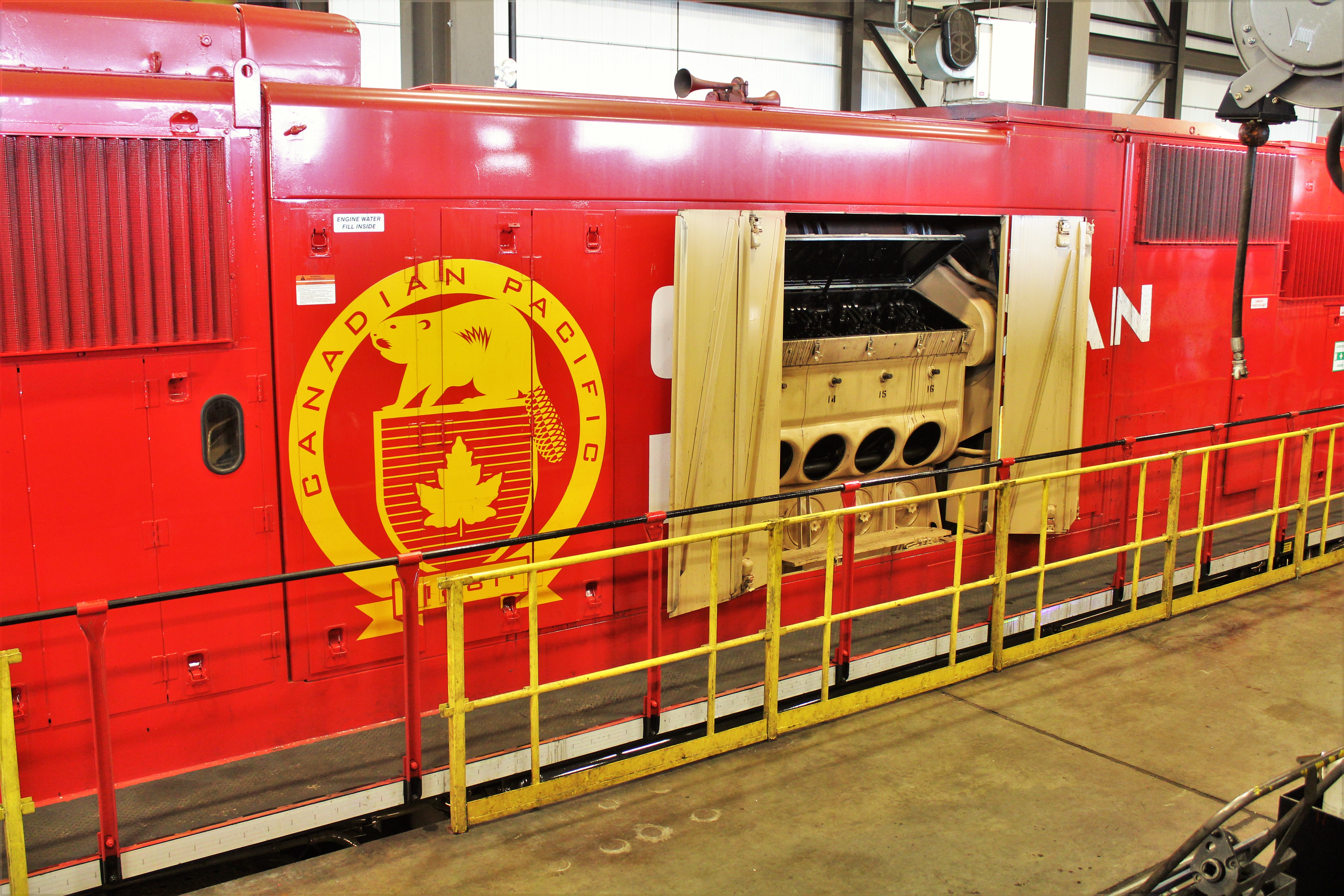 Railpictures.ca - Paul Santos Photo: Shiny carbody shot of SD60M 6261 showing off the beaver ...