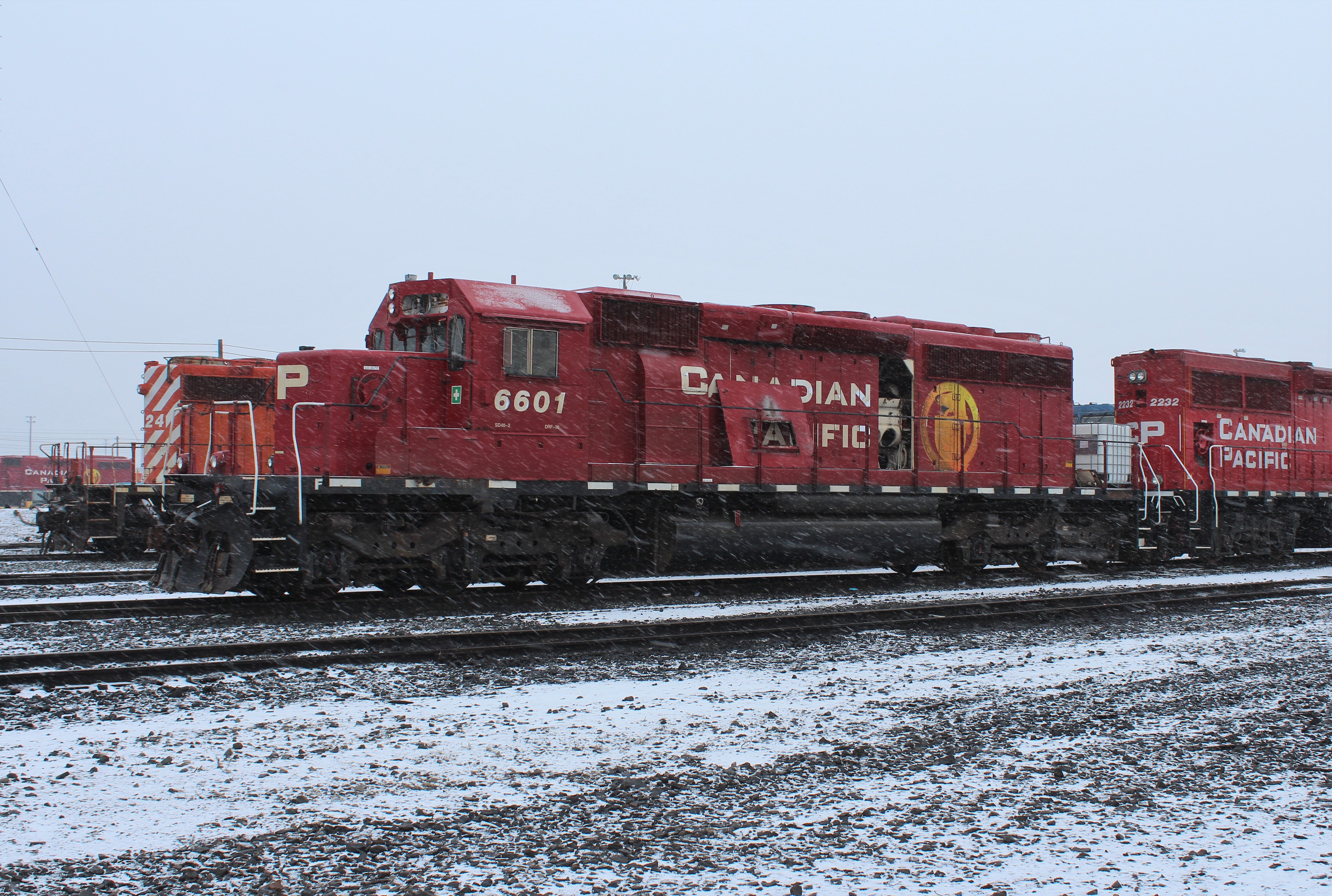 Railpictures.ca - Paul Santos Photo: Flurries swirl about the east end of the shop on Christmas ...