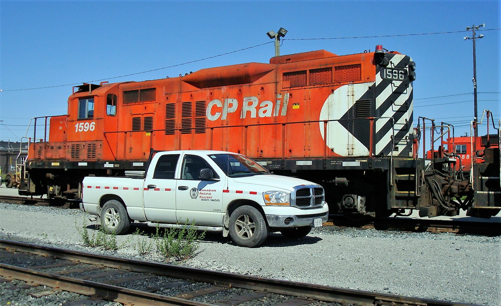 Railpictures.ca - Paul Santos Photo: Remote control equipped GP9 sizes itself up against a Dodge ...