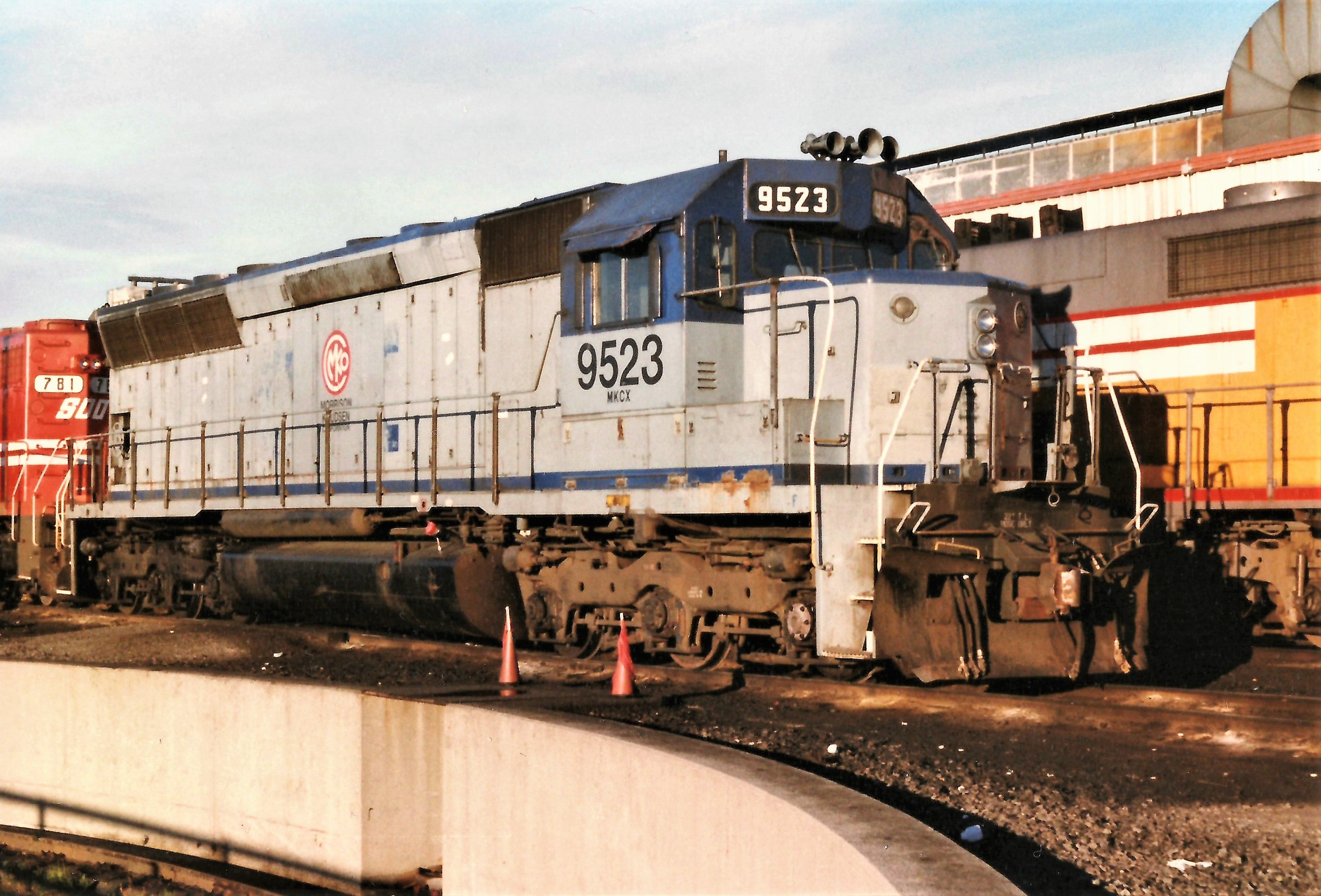 Railpictures.ca - Paul Santos Photo: Morrison Knudsen lease SD45 in CSX colours that was built ...