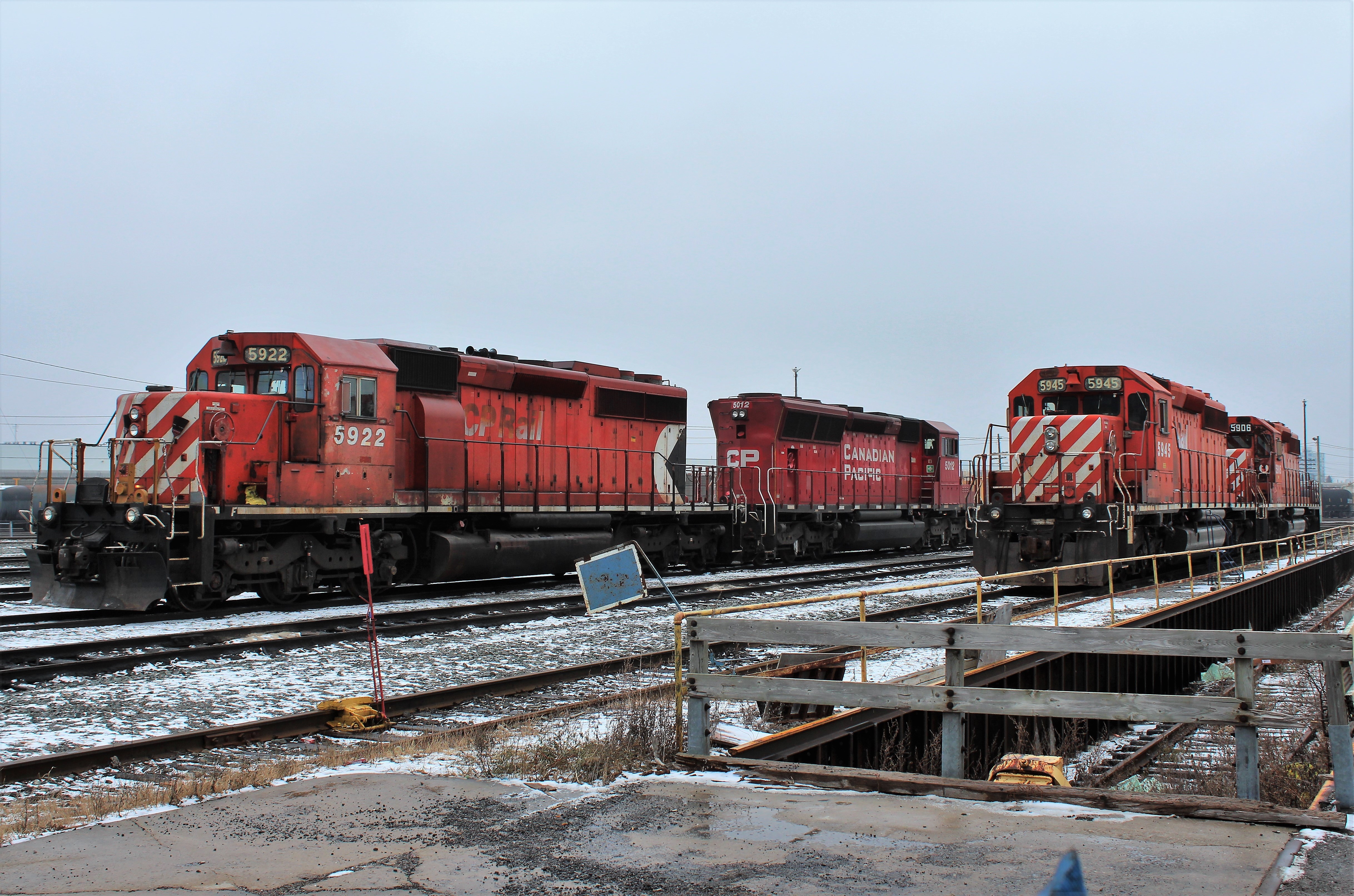 Railpictures.ca - Paul Santos Photo: SD40-2 CP 5922 in trailing position as ballast train heads ...