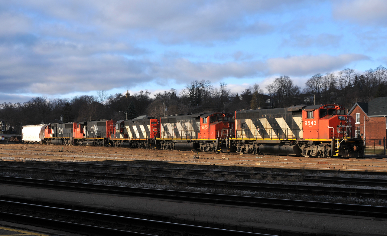Railpictures.ca - James Gardiner Photo: CN 9543, CN 9675, CN 4130, CN 9482, and CN 5718 take ...