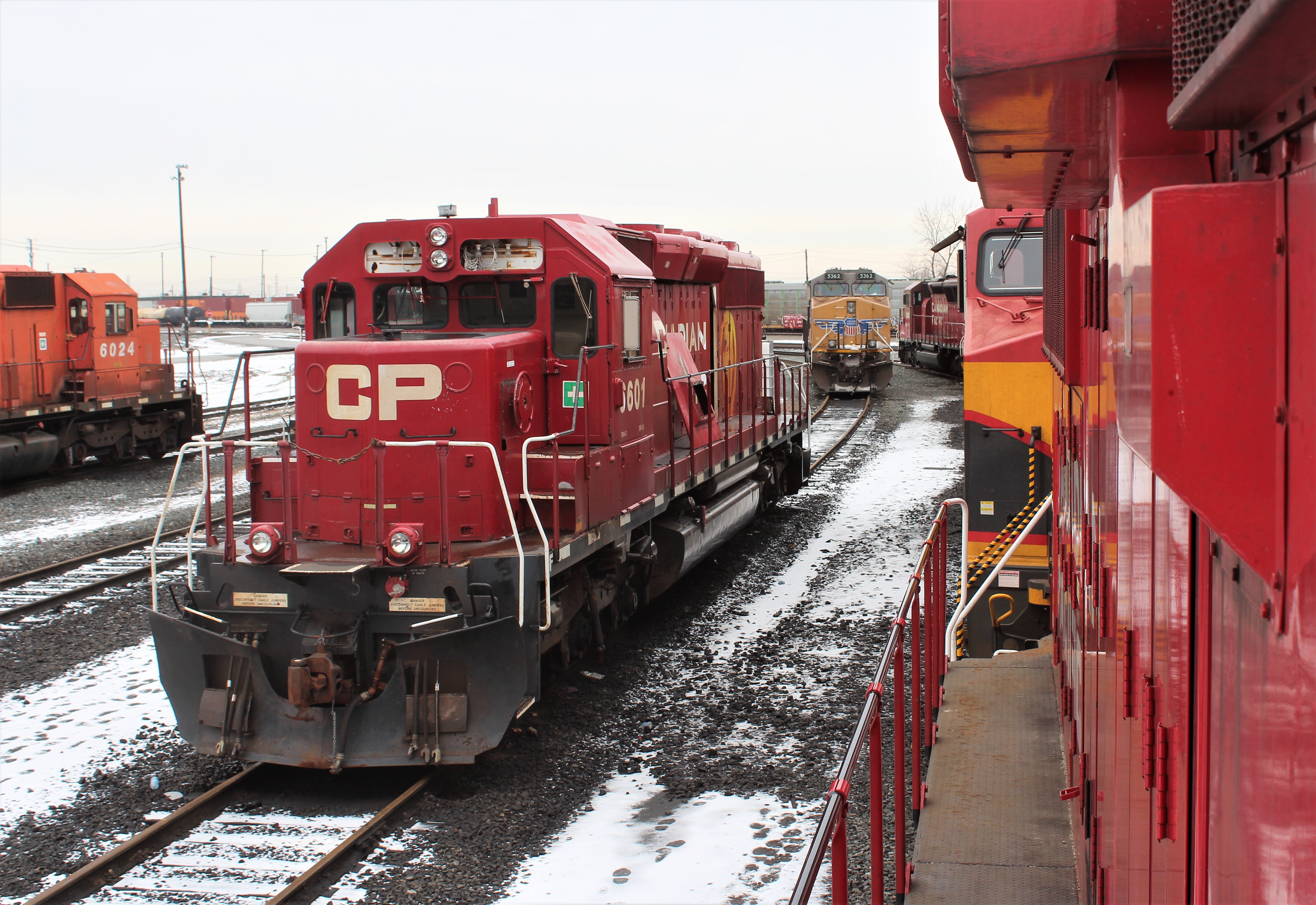 Railpictures.ca - Paul Santos Photo: New Year’s Eve has SD40-2 6601 with UP 5362 behind and a ...