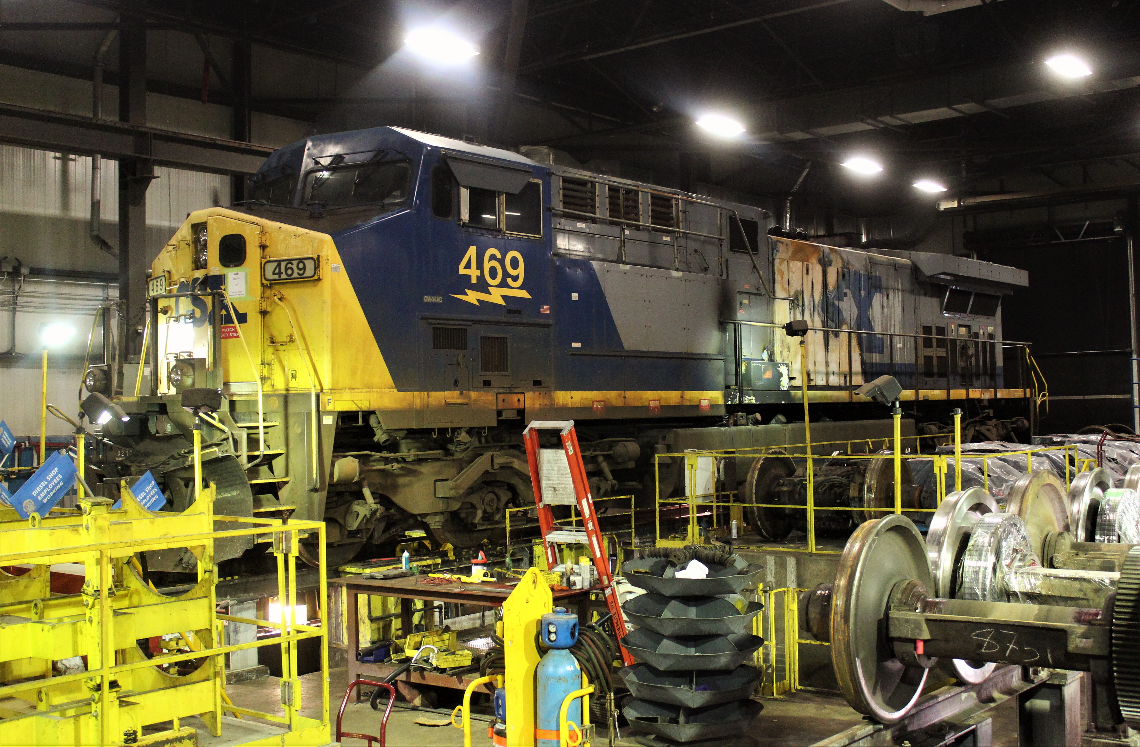 Railpictures.ca - Paul Santos Photo: Fire damaged CSX AC44CW that was purchased by CP is getting ...