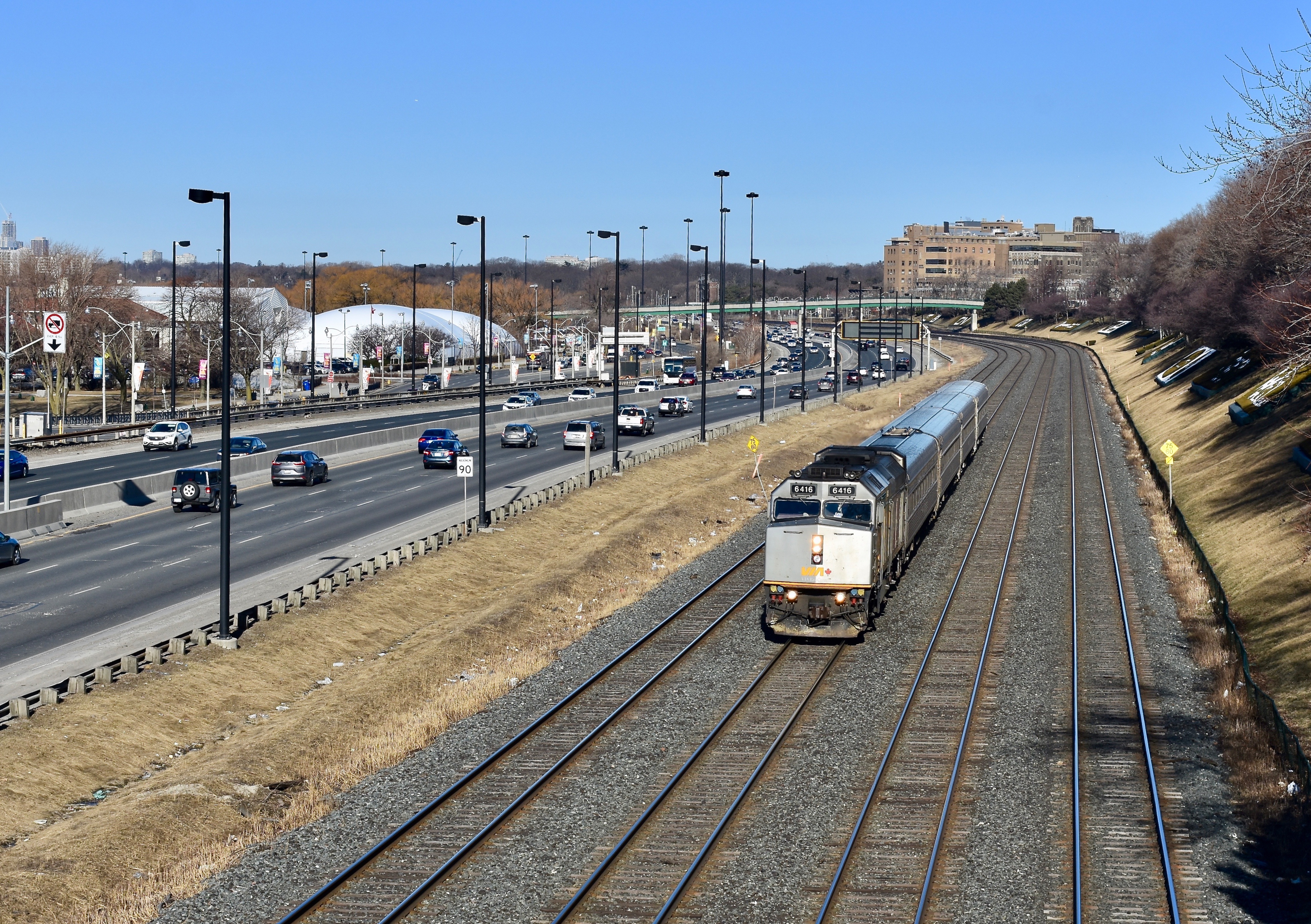 Railpictures.ca - Vintage2000 Photo: Running parallel along the Gardiner Expressway and heading ...