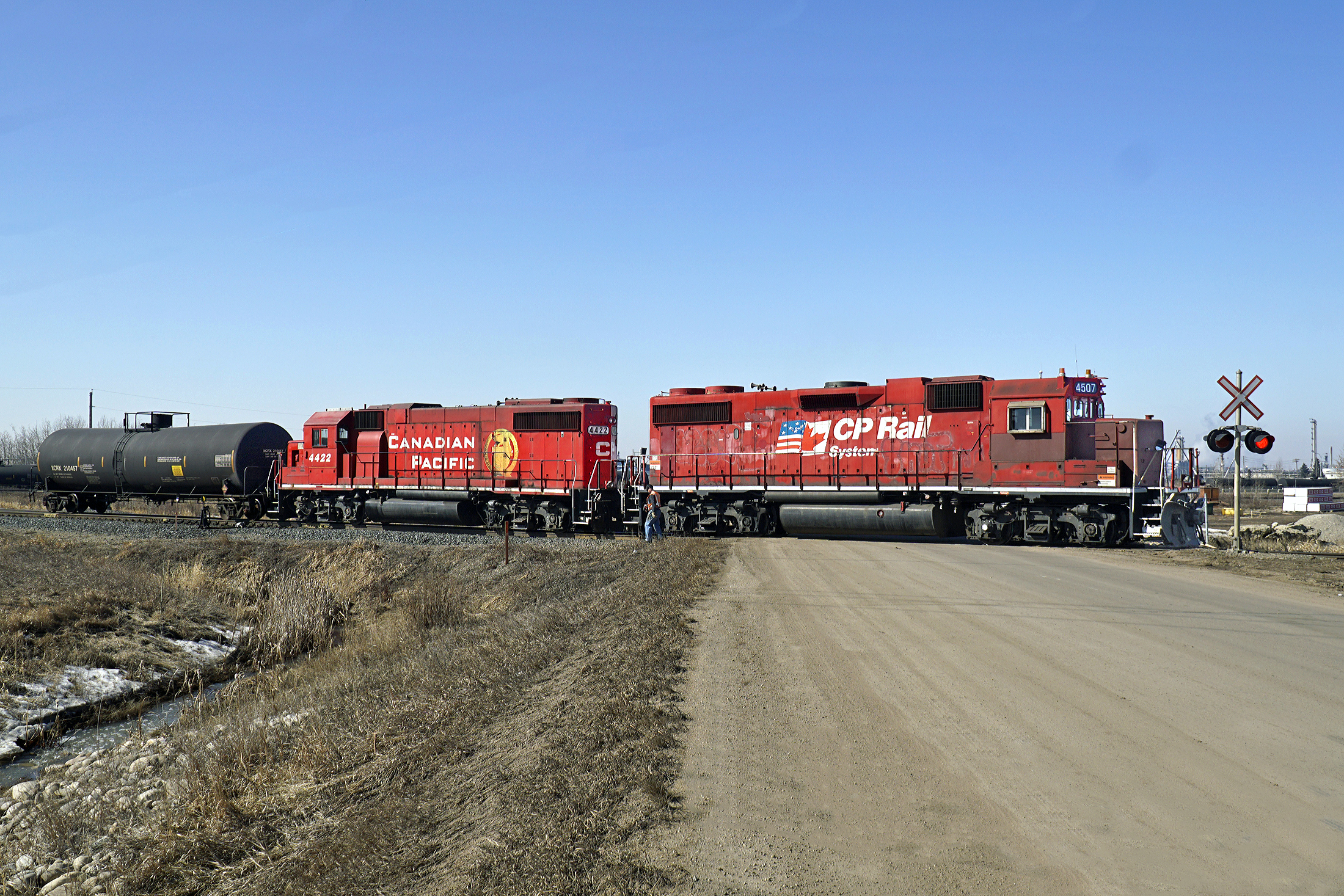 Railpictures.ca - colin arnot Photo: GP38-2 CP 4507 and 4422 switch a single tank car into ...