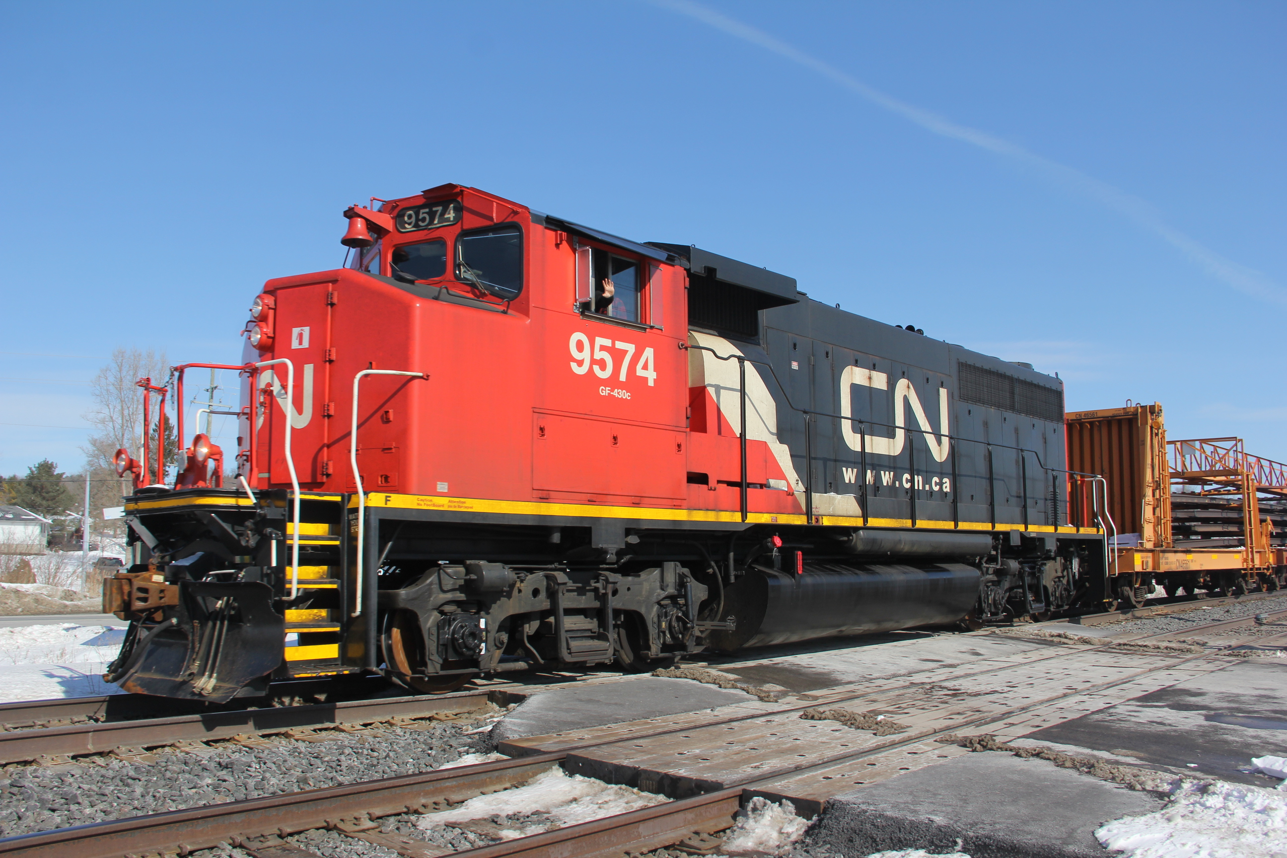 Railpictures.ca - darrell lupson Photo: Work extra 900 west powered by CN GP40-2lw ...
