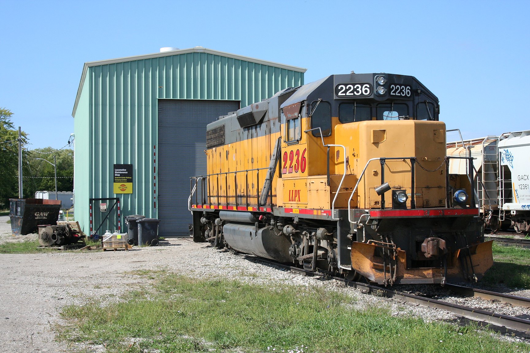 Railpictures.ca - Chris vanderHeide Photo: Goderich-Exeter’s leased LLPX 2236 sits in front of ...
