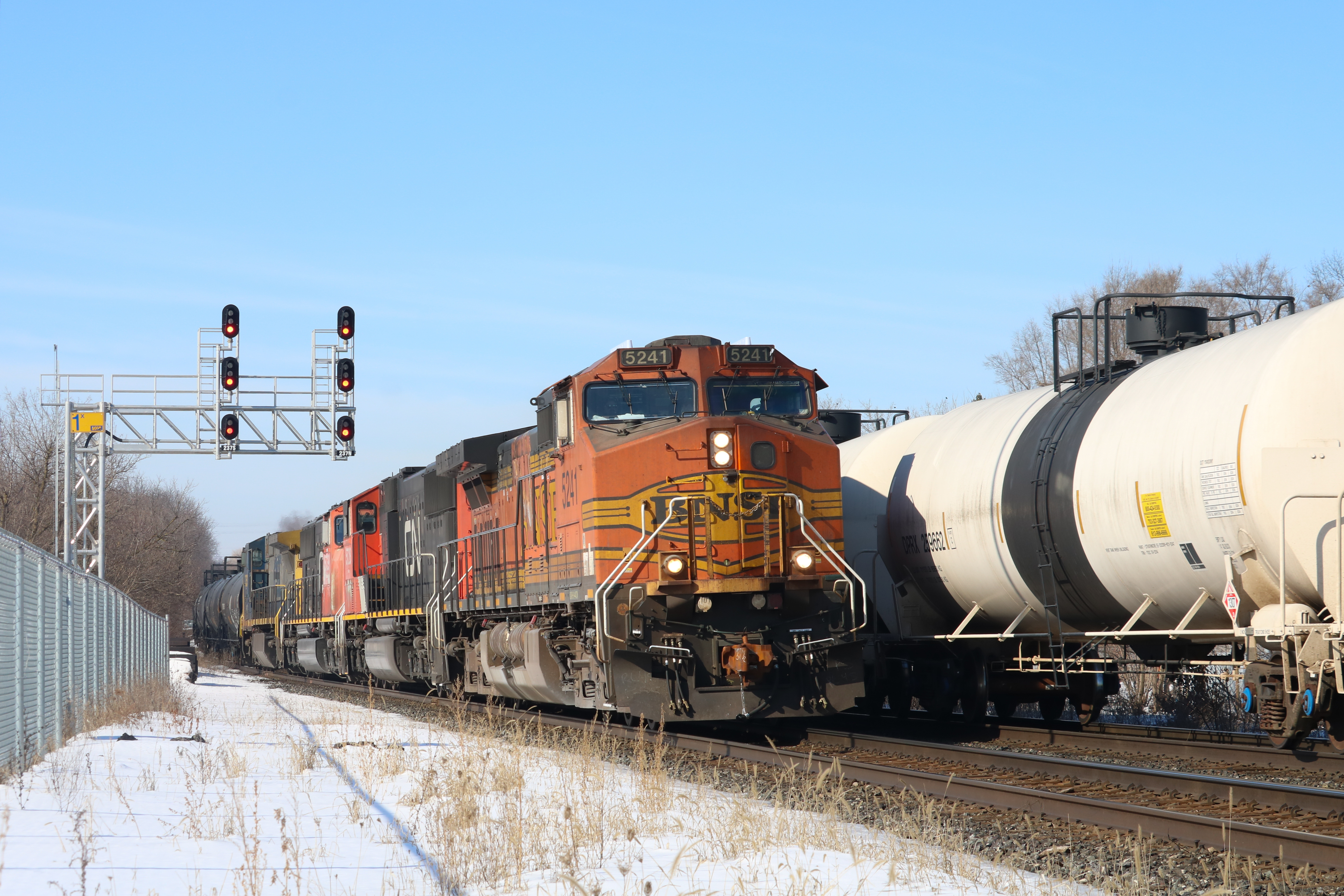 Railpictures.ca - Brian Bui Photo: M396 rolls through Georgetown with another BNSF leader ...