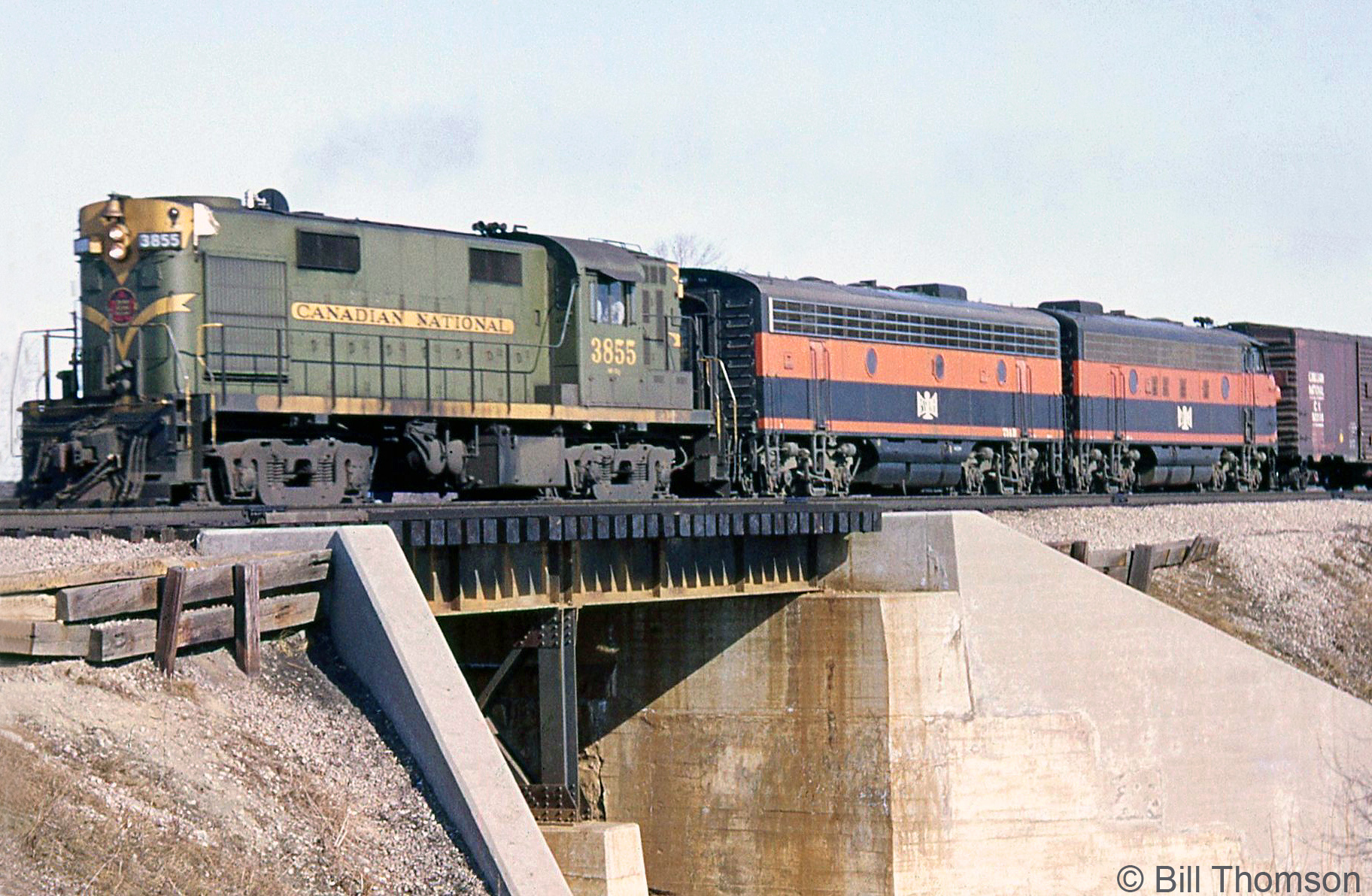 Railpictures.ca - Bill Thomson Photo: CN RS18 3855 leads two leased Bessemer & Lake Erie F-units ...