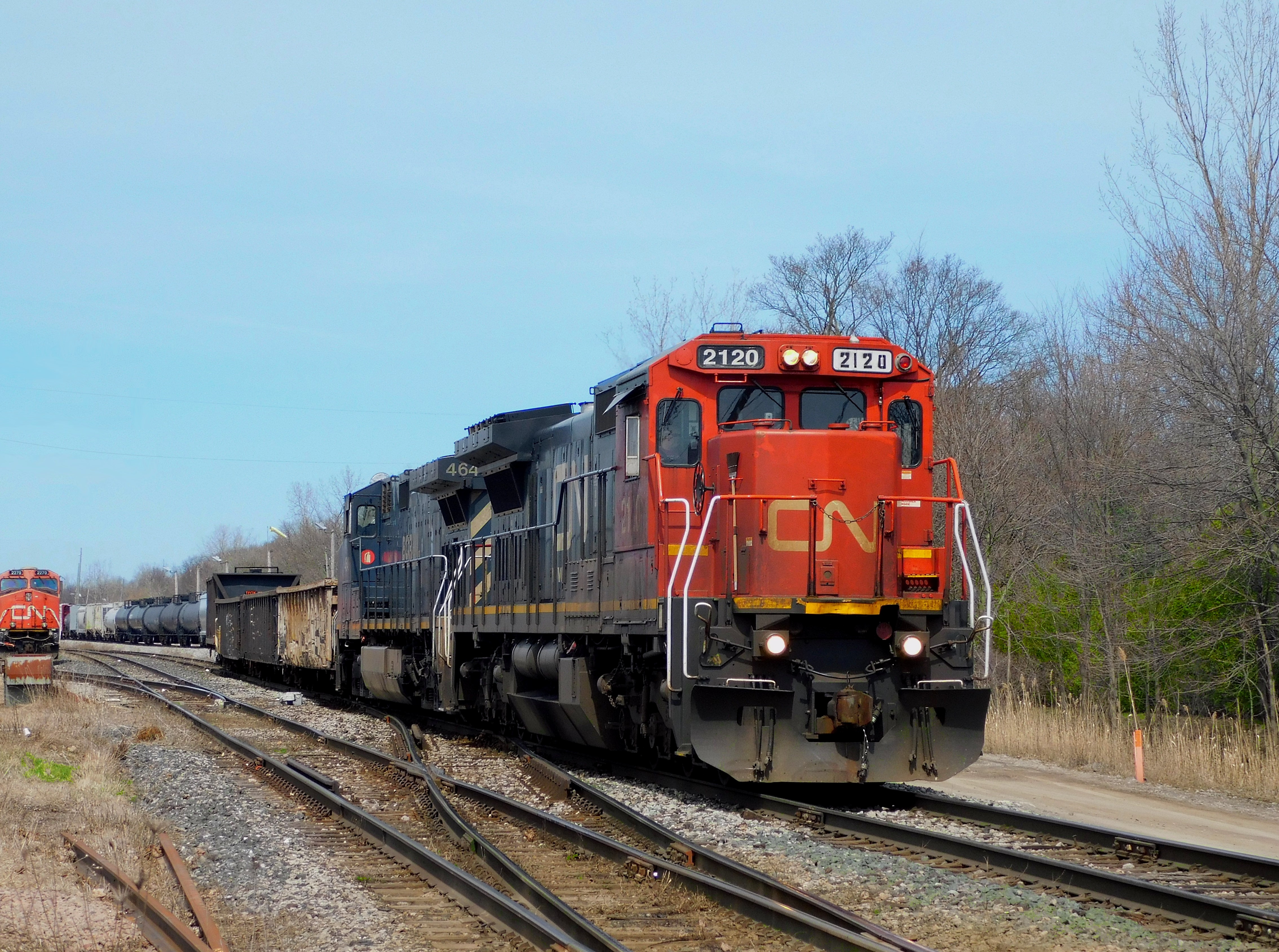 Railpictures.ca - Matthew Tozier Photo: CN C40-8 2120 and BCOL C44-9W 4649 head out of Port ...