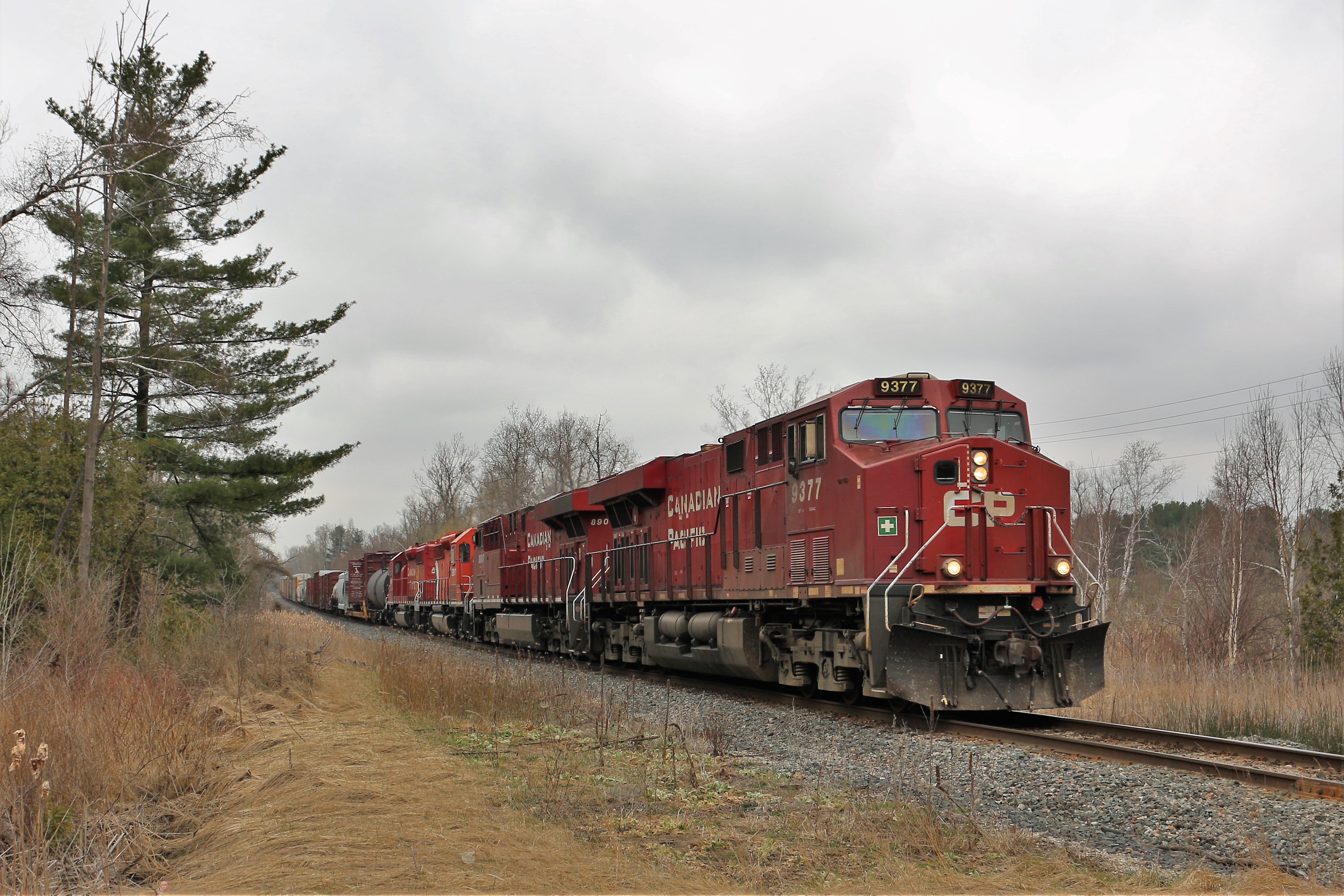 Railpictures.ca - Mary L Photo: CP 9377 with CP 8907 lead CP 246 up to Flamboro and the Carlisle ...