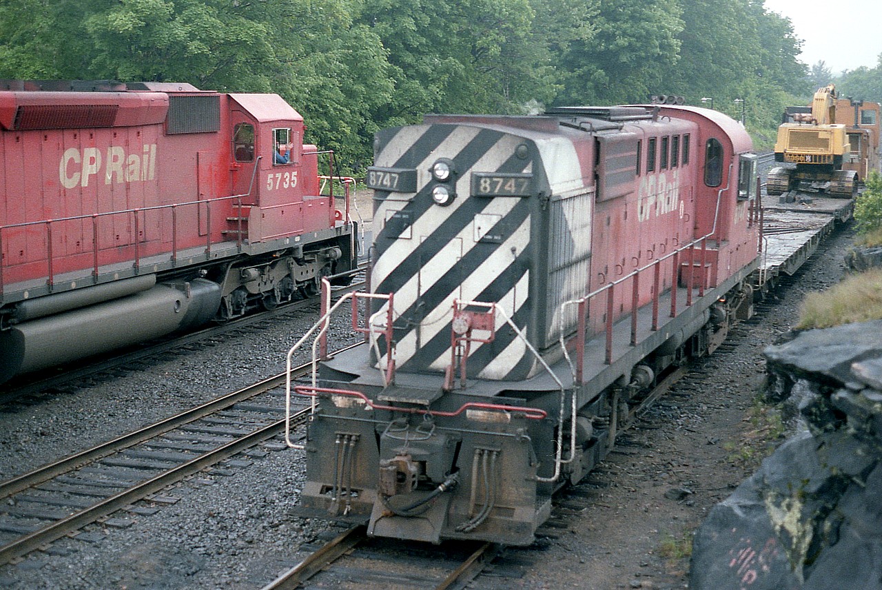 Railpictures.ca - A.W.Mooney Photo: I’m just guessing but looking at the engineer in the passing ...