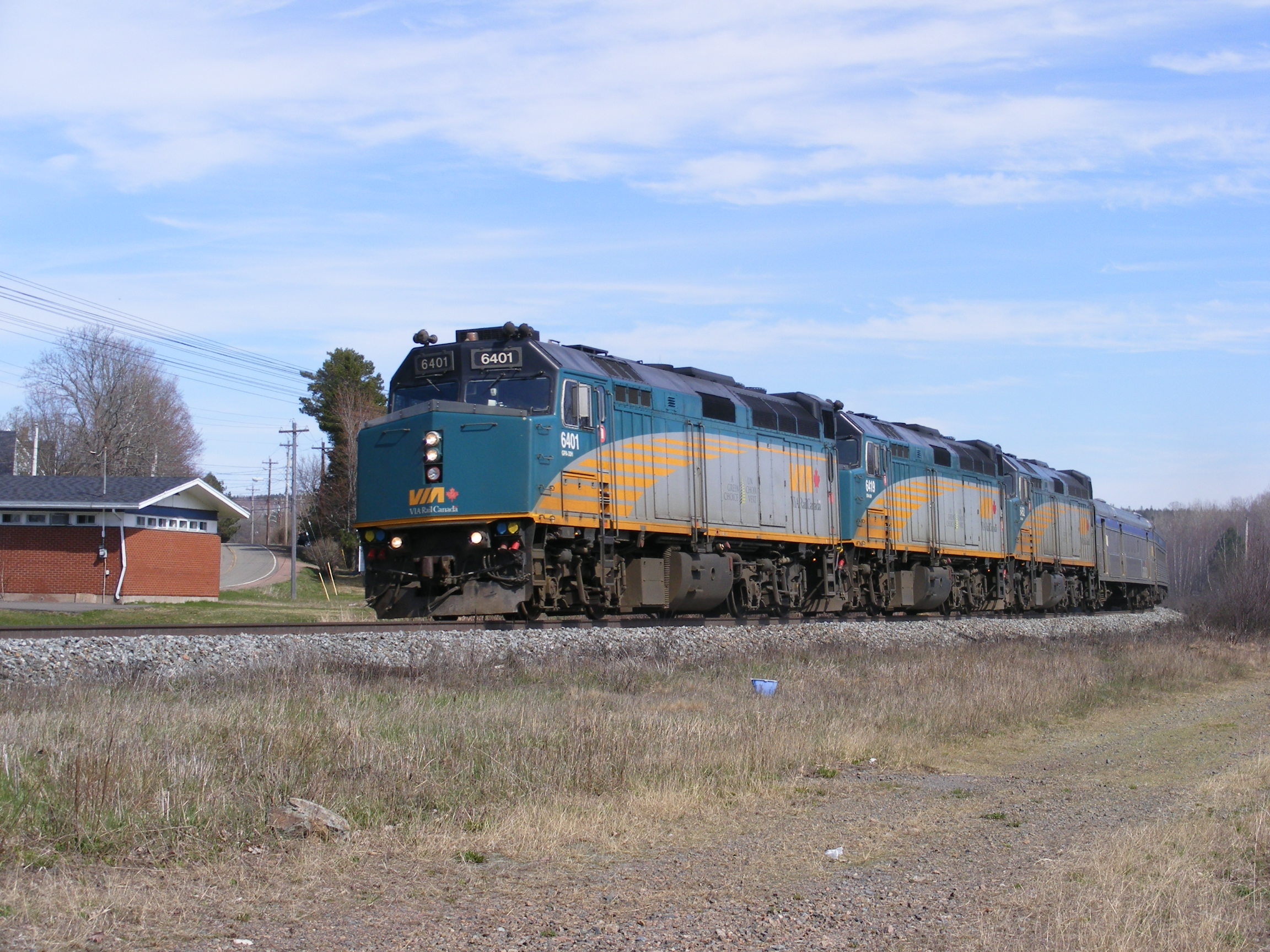 Railpictures.ca - Kevin Gaudet Photo: VIA Rail’s westbound Ocean #15 rolls through the village ...