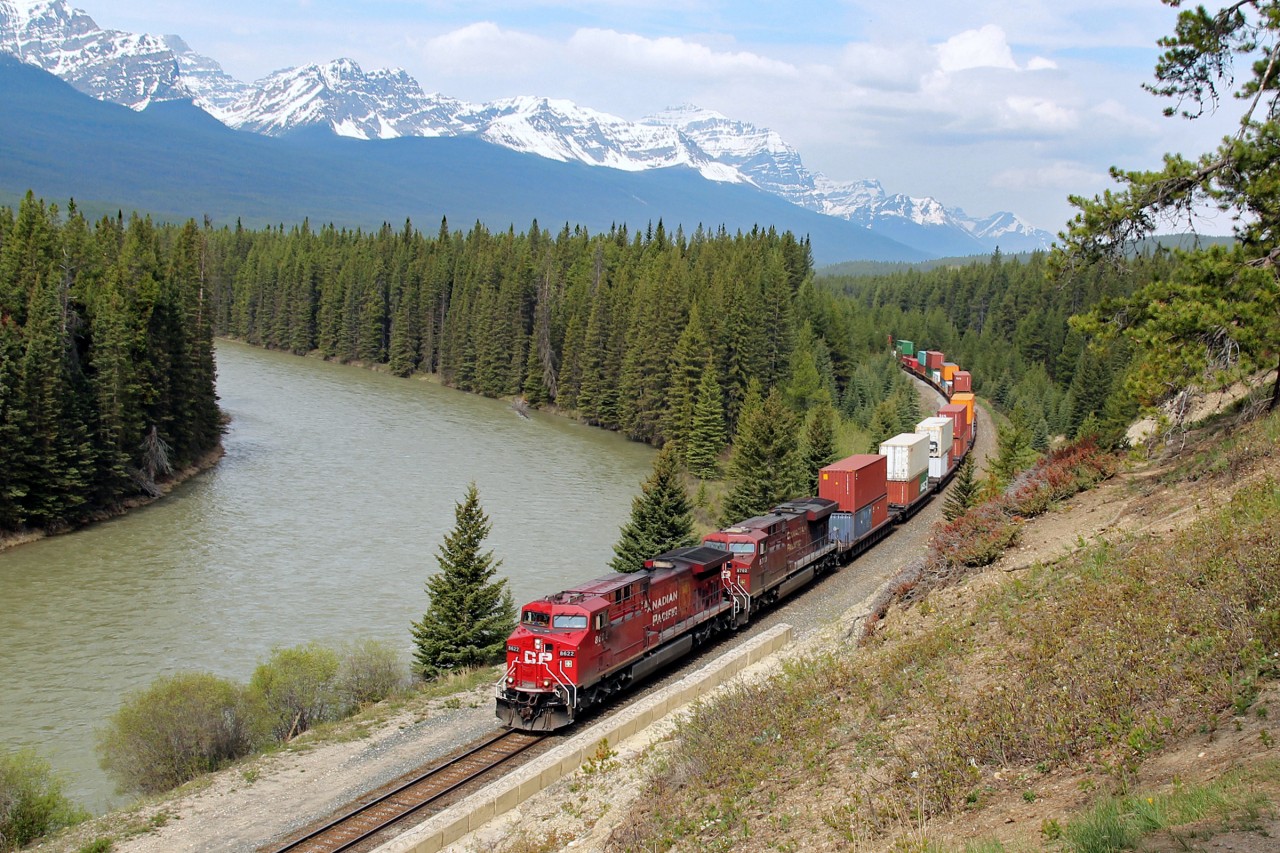 Railpictures.ca - colin arnot Photo: CP 8622 leads an intermodal east on CP’s Laggan Sub. I don ...