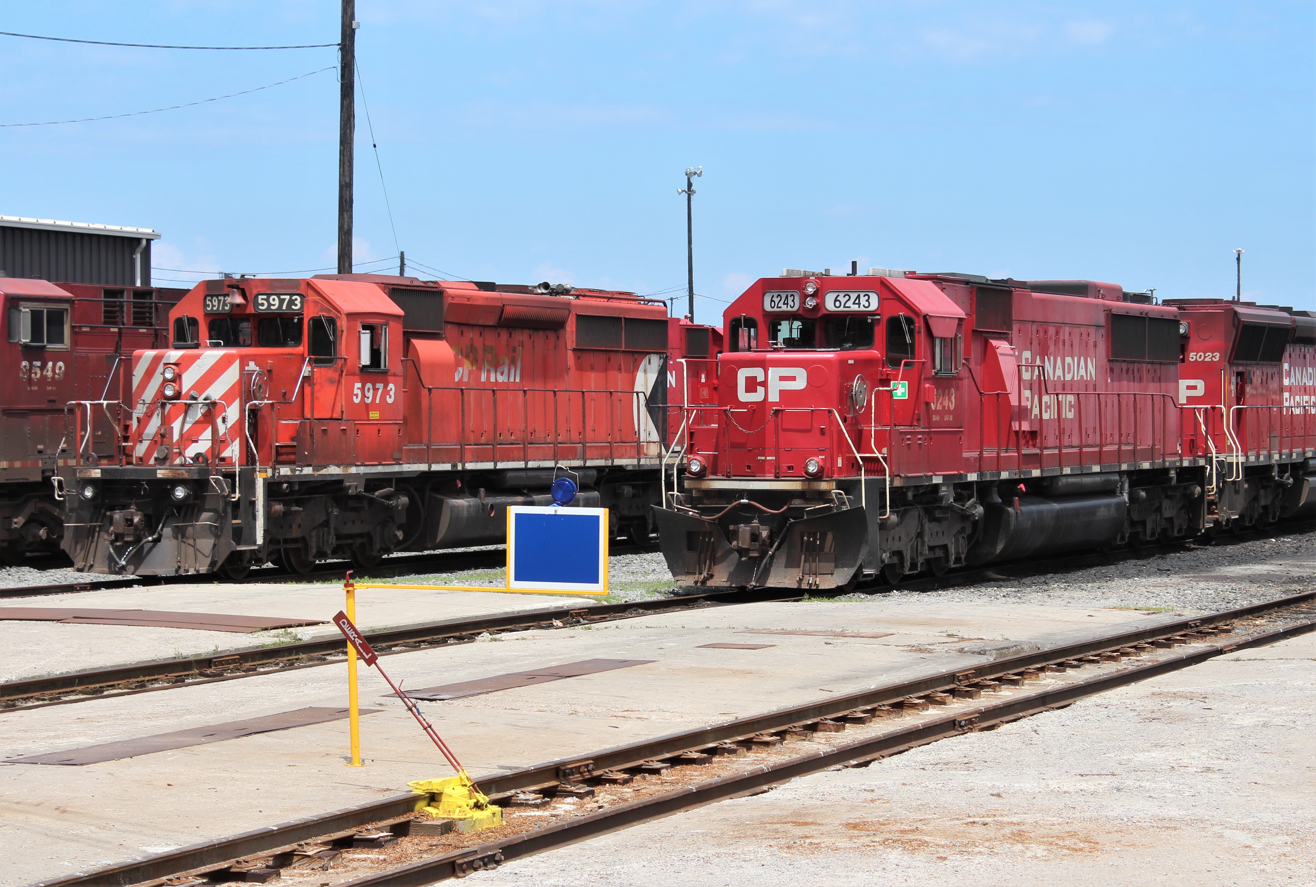 Railpictures.ca - Paul Santos Photo: An SD40-2 and SD60 help to break the monotony of GEs at the ...