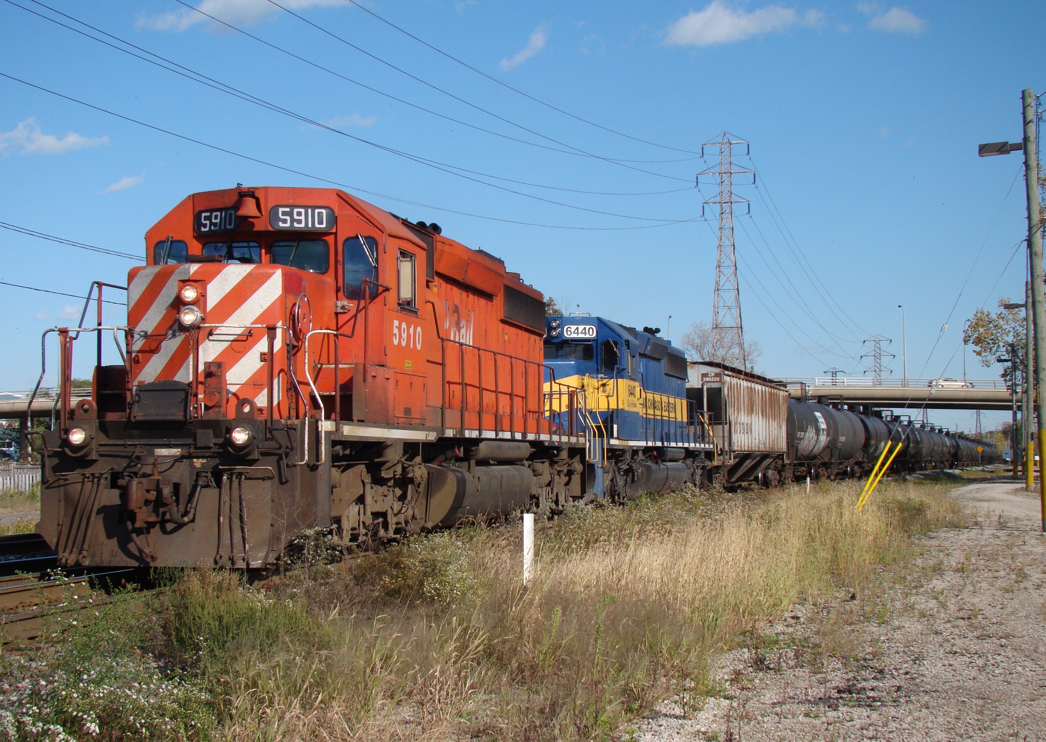 Railpictures.ca - Myles Roach Photo: After clearing VACIS CP 5910 and ICE 6440 lead this empty ...