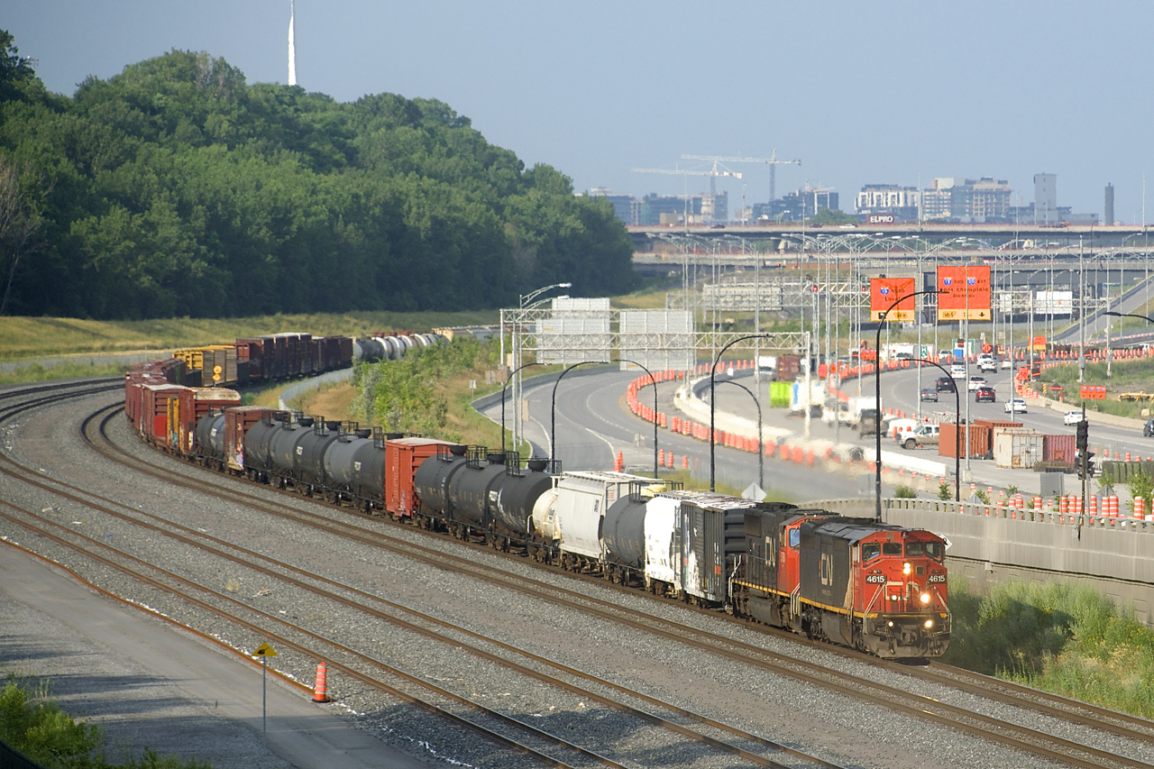 Railpictures.ca - Michael Berry Photo: After having to change leaders before departing Southwark ...