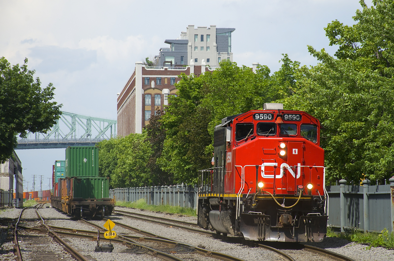 Railpictures.ca - Michael Berry Photo: CN 9590 is heading light into the Port of Montreal to ...