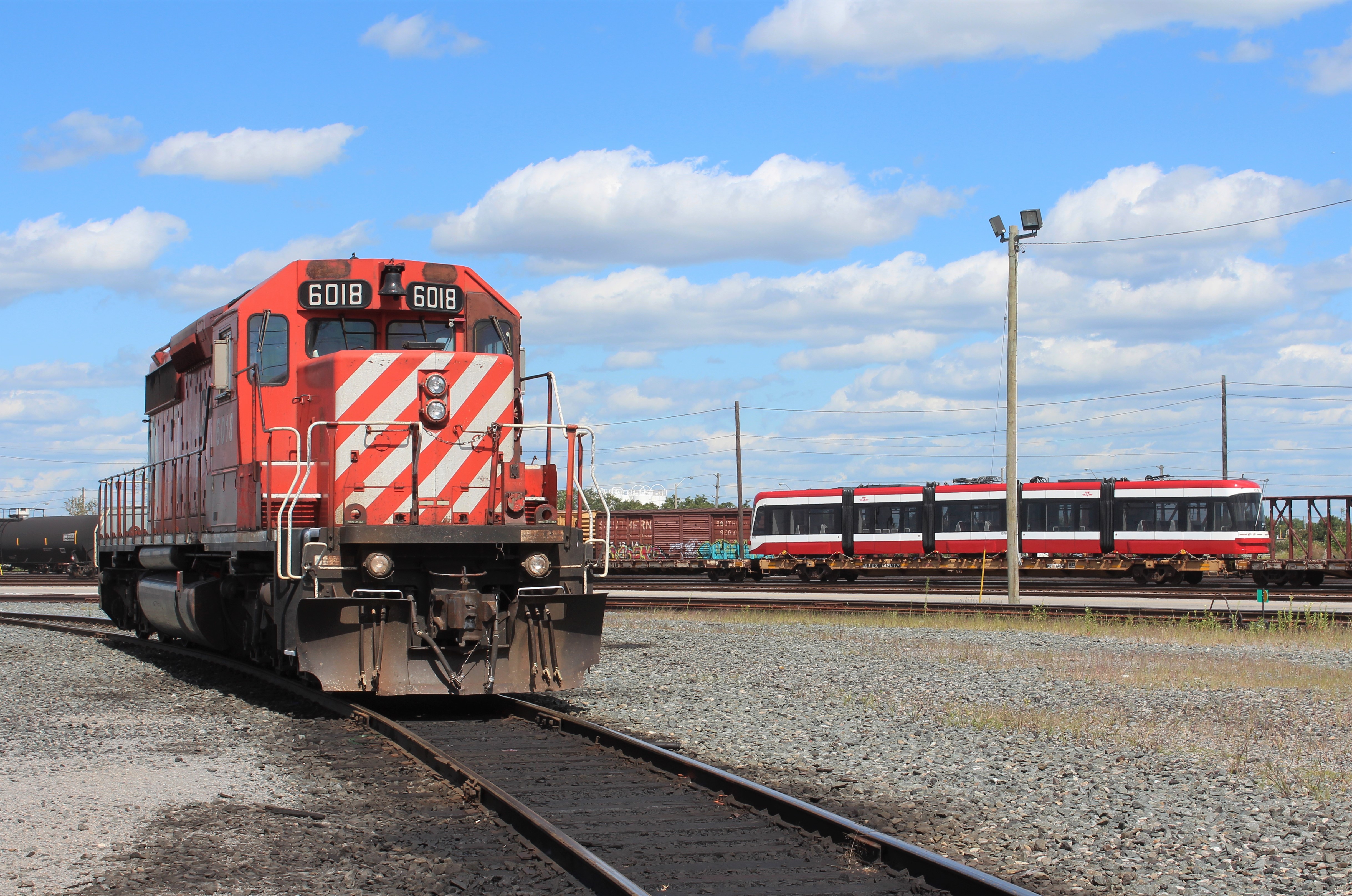 Railpictures.ca - Paul Santos Photo: Two arrivals at the yard today in the form of SD40-2 CP ...