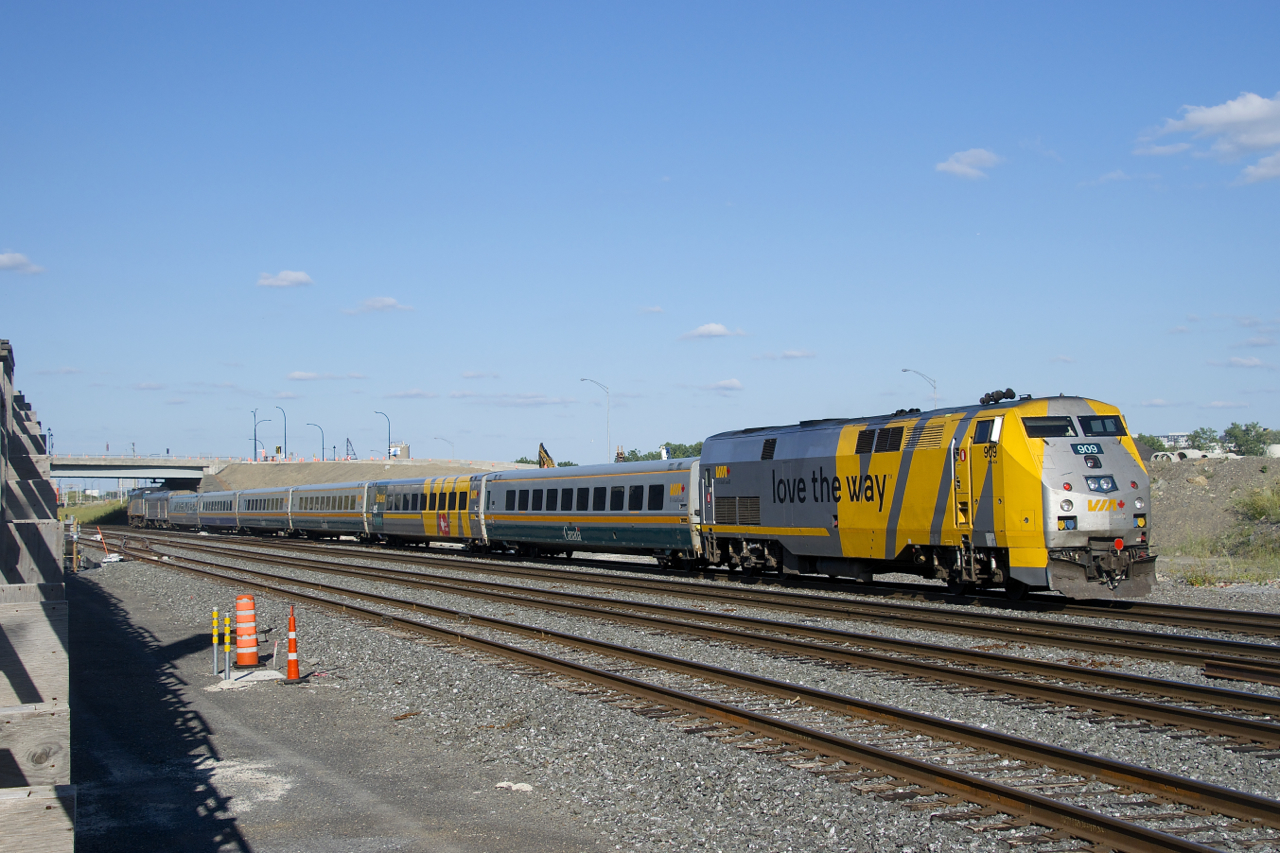 Railpictures.ca - Michael Berry Photo: VIA Rail’s newest slogan (‘love the way’) is on the long ...