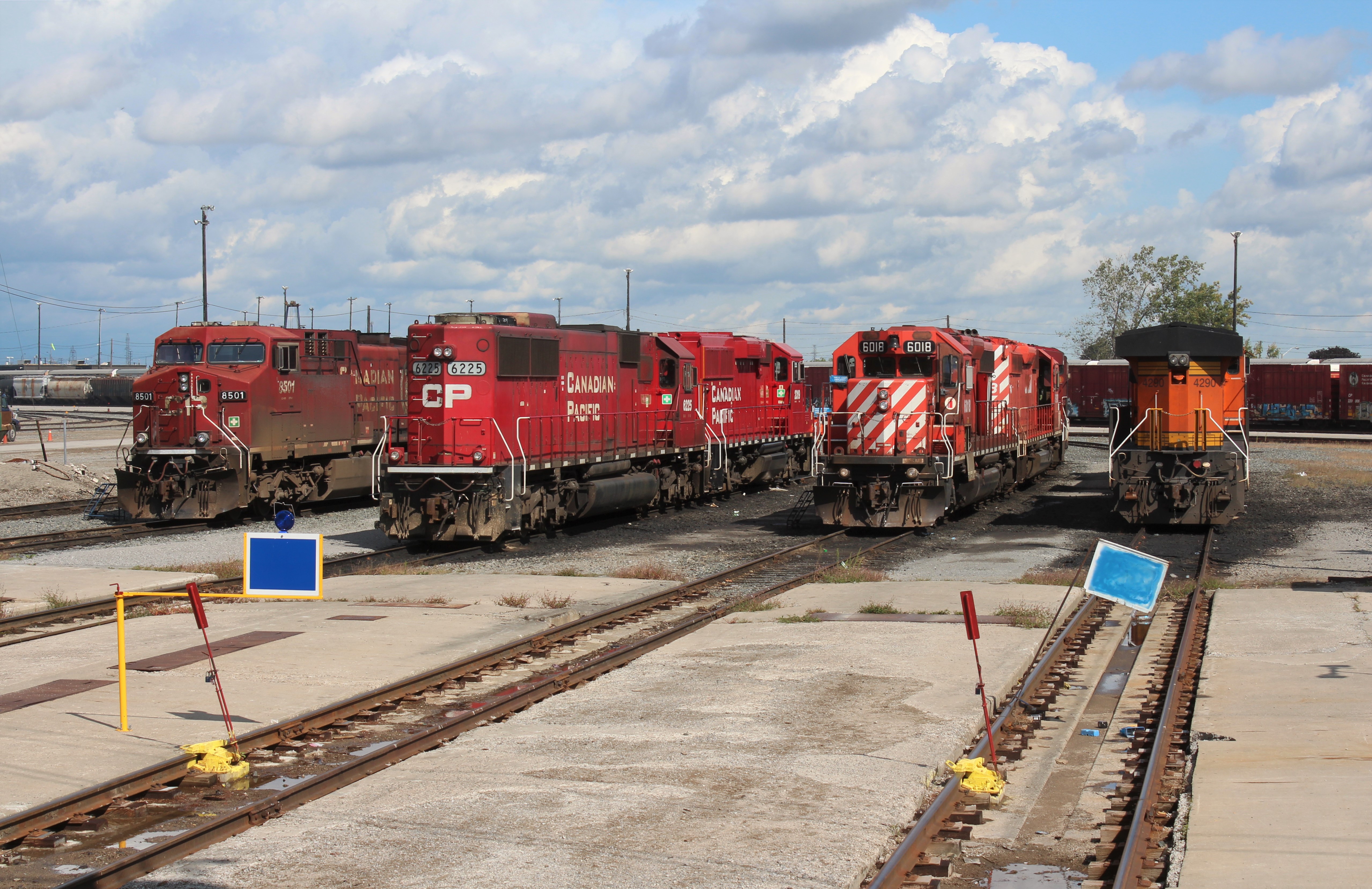 Railpictures.ca - Paul Santos Photo: Motive power on the east end tracks today has AC4400 CP ...