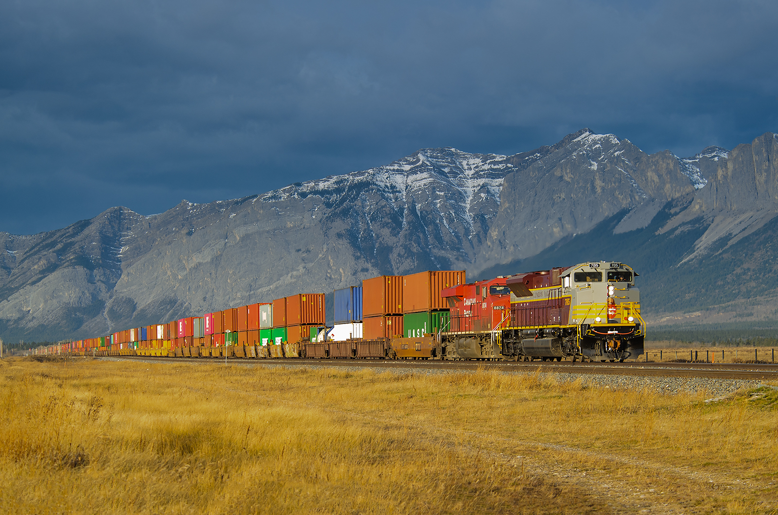 Railpictures.ca - Tim Stevens Photo: Wearing one of CP’s new heritage liveries, CP SD70ACU 7015 ...