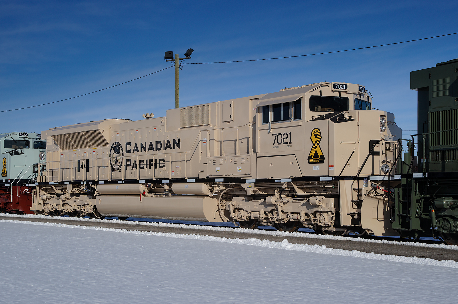 Railpictures.ca - Tim Stevens Photo: Roster shot of CP 7021 wearing the Army Arid Regions scheme ...