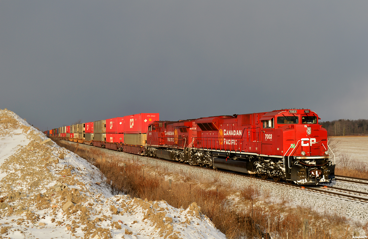 Railpictures.ca - MuskokaMoFo Photo: CP 112-07 holds the siding at Baxter between snow squalls ...