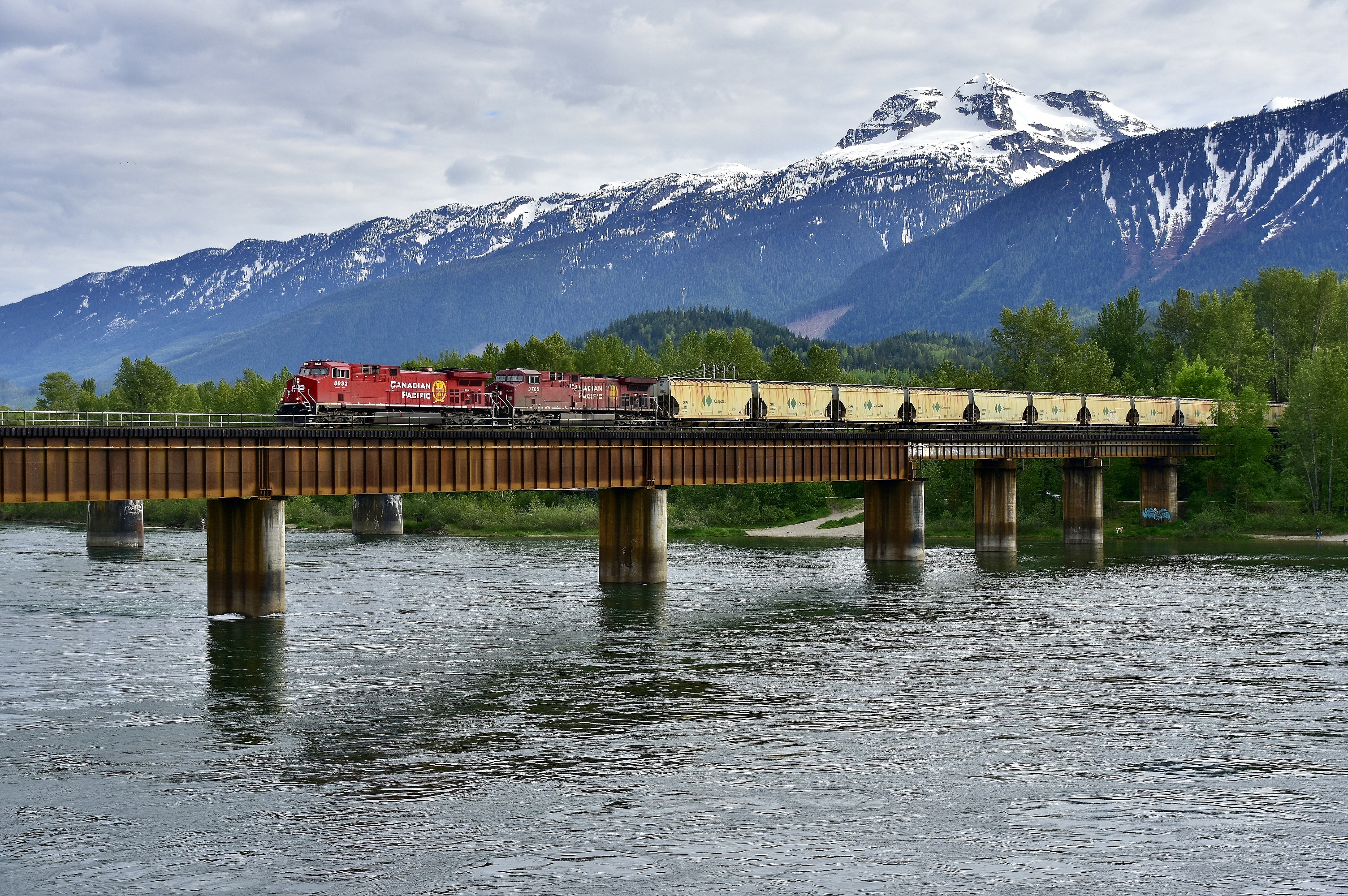 Railpictures.ca - Richard Hart Photo: CP nos.8033 & 9705 bring an eastbound empty potash onto ...