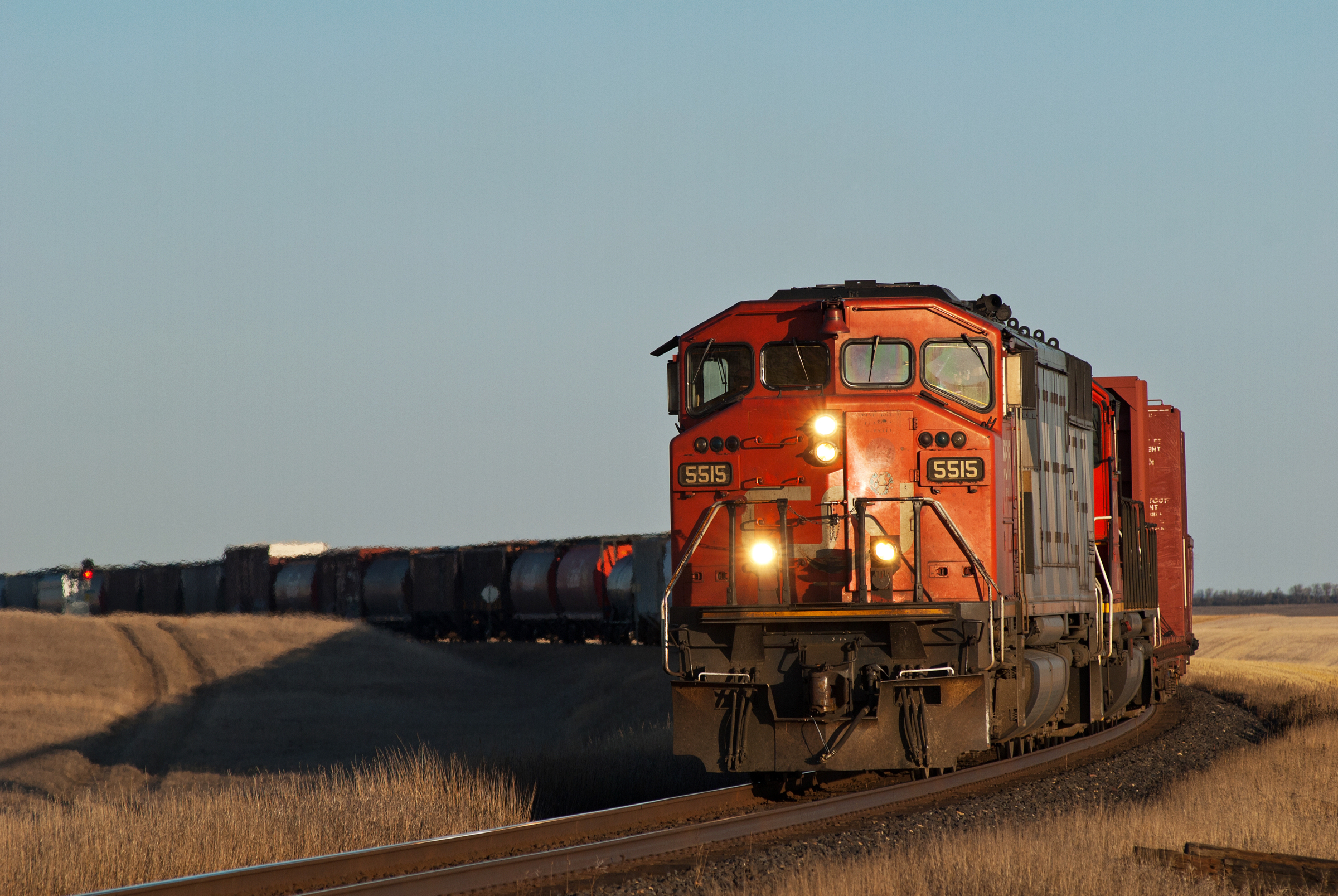 Railpictures.ca - Matt Watson Photo: In some sweet November evening light, SD60F CN 5515 leads a ...