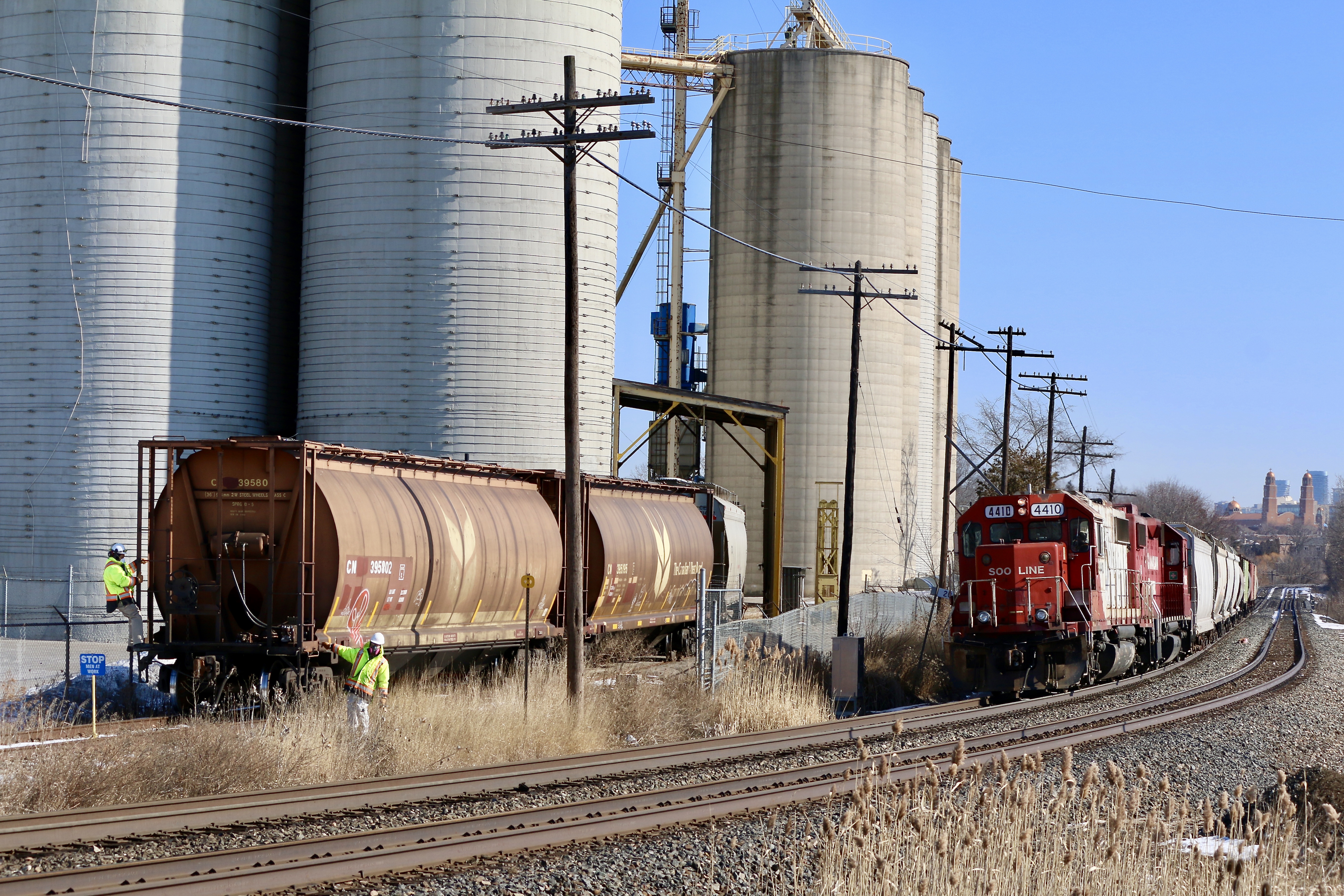 Railpictures.ca - Marcus W Stevens Photo: I’ve never seen the employees at Ardent so quick to ...