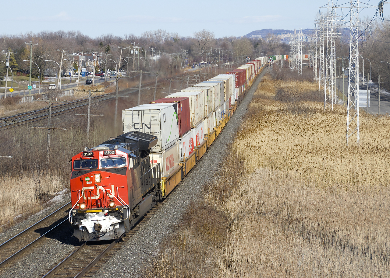 Railpictures.ca - Michael Berry Photo: A very late and a very lengthy CN 121 (205 platforms ...