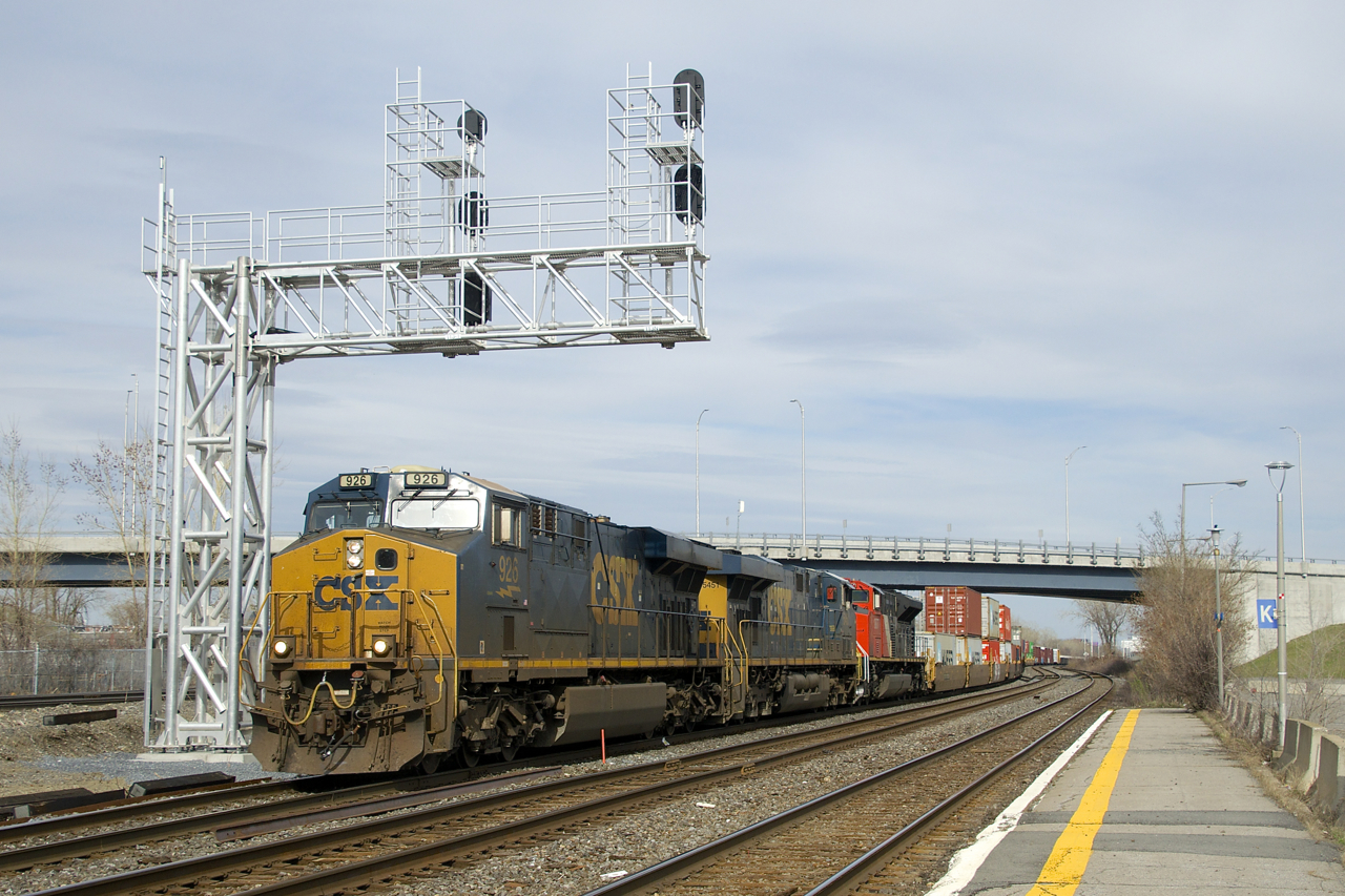Railpictures.ca - Michael Berry Photo: A long CN 327 with CSXT 926, CSXT 5451, CN 8877 and 24 ...