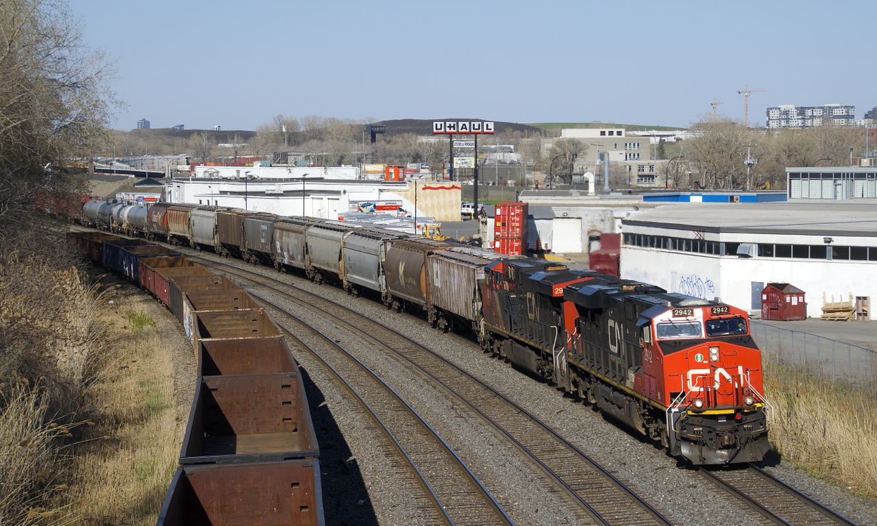 Railpictures.ca - Michael Berry Photo: CN 2942 and CN 2956 are the power on Southwark Yard ...