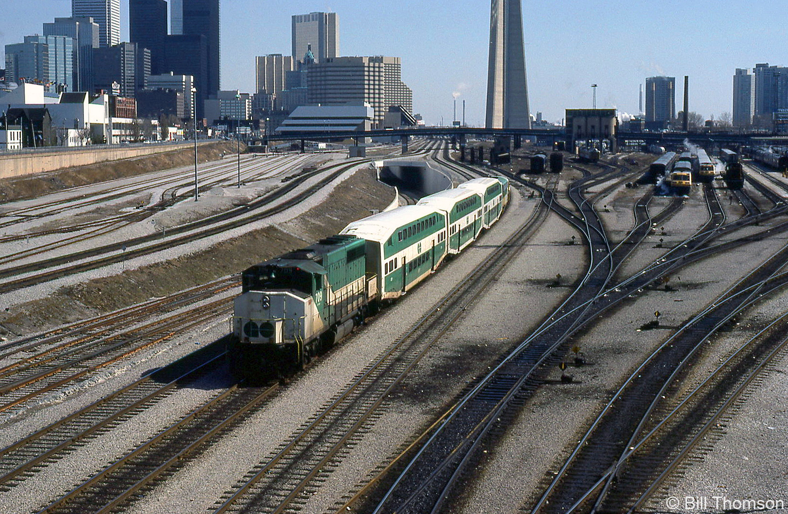 Railpictures.ca - Bill Thomson Photo: GO Transit GP40-2W 709 trails an inbound commuter train of ...