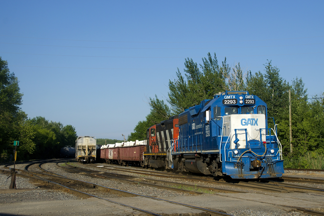 Railpictures.ca - Michael Berry Photo: CN 536 with GMTX 2293 & CN 4141 does some switching ...