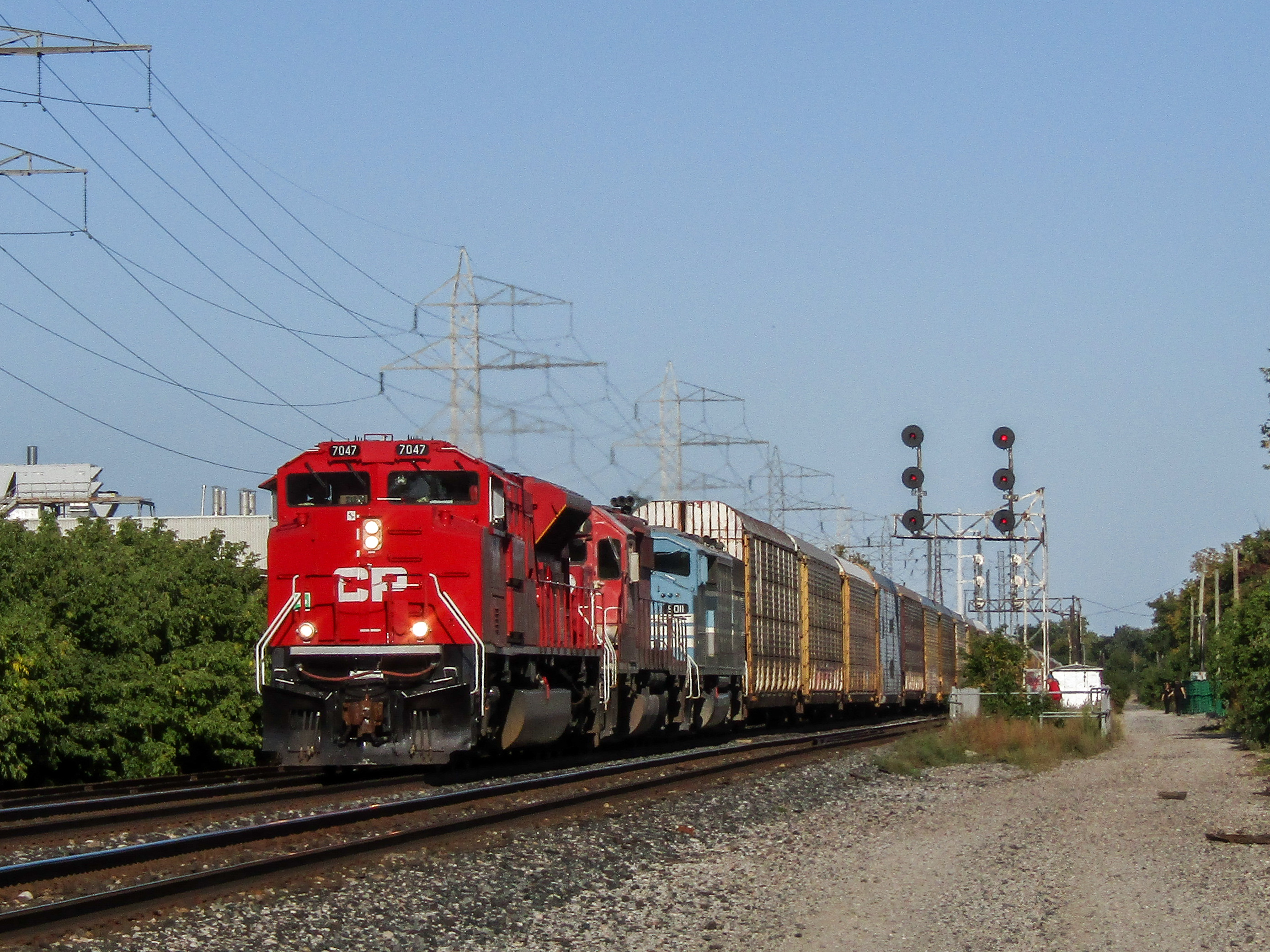 Railpictures.ca - Isaac Bryson Photo: CP 7047 heads west at a comfortable 25mph with CP SD40-2 ...