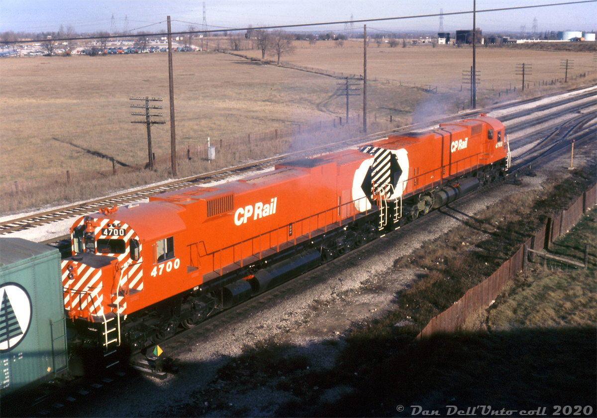 Railpictures.ca - Reg Button photo, Dan Dell'Unto coll. Photo: Two fresh Big M’s! The bright ...