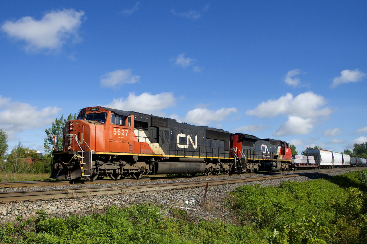 Railpictures.ca - Michael Berry Photo: CN 369 with CN 5627 & CN 2147 for power is passing MP 35 ...