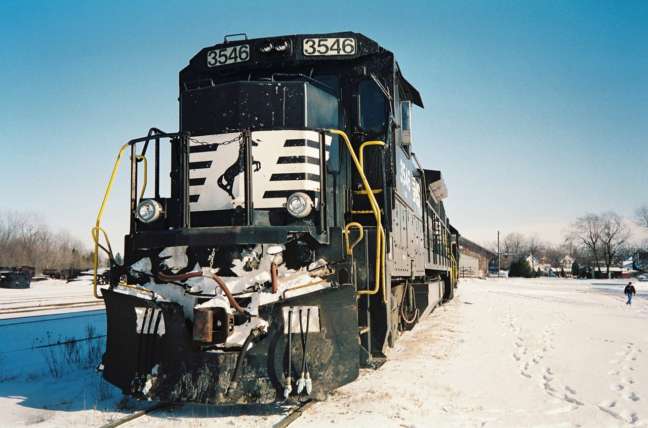 Railpictures.ca - Carl Noe (Collection of Jason Noe) Photo: Norfolk Southern B32-8 3546 and SD60 ...