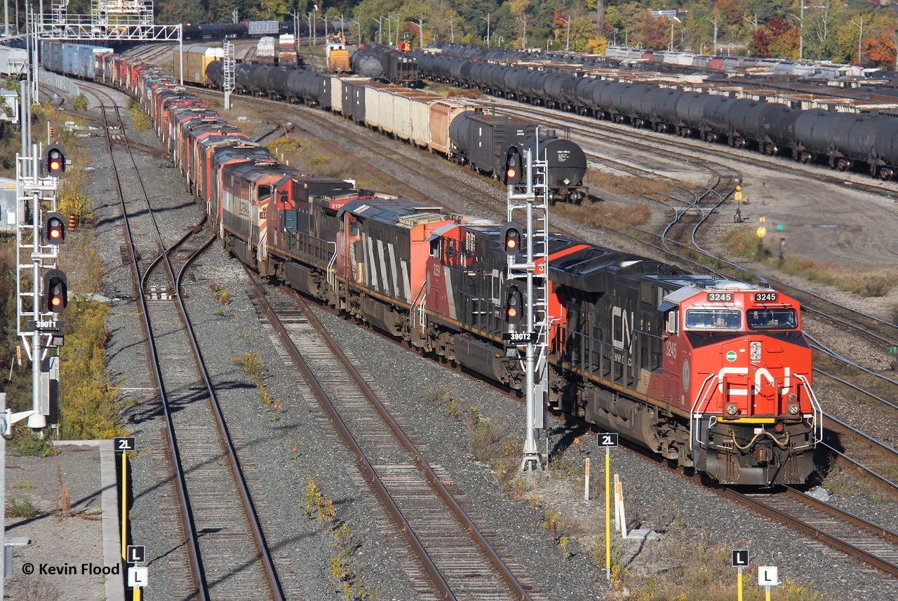 Railpictures.ca - Kevin Flood Photo: CN 421 cruises through CN Stuart in Hamilton with a ...