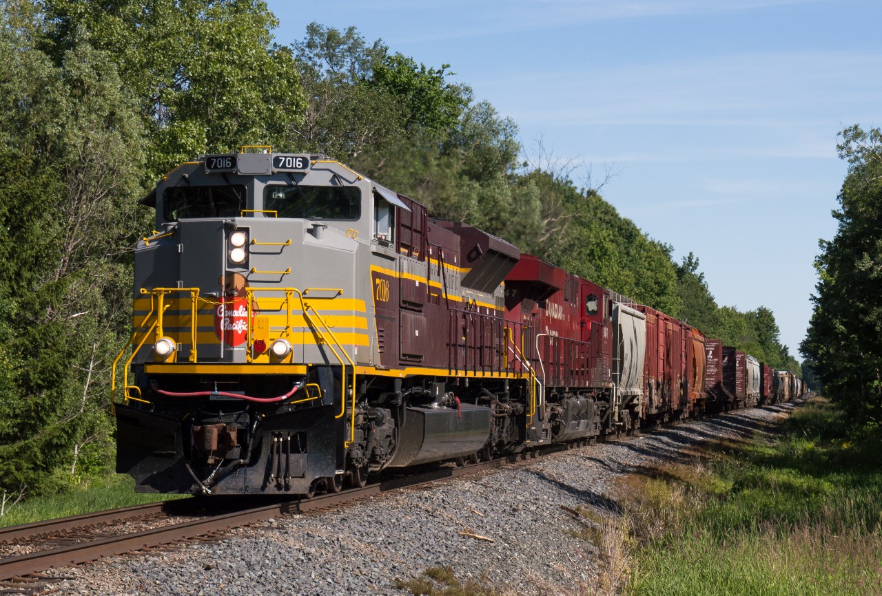Railpictures.ca - Joseph Bishop Photo: CP 7016 leads train 247 North on the CP Hamilton ...