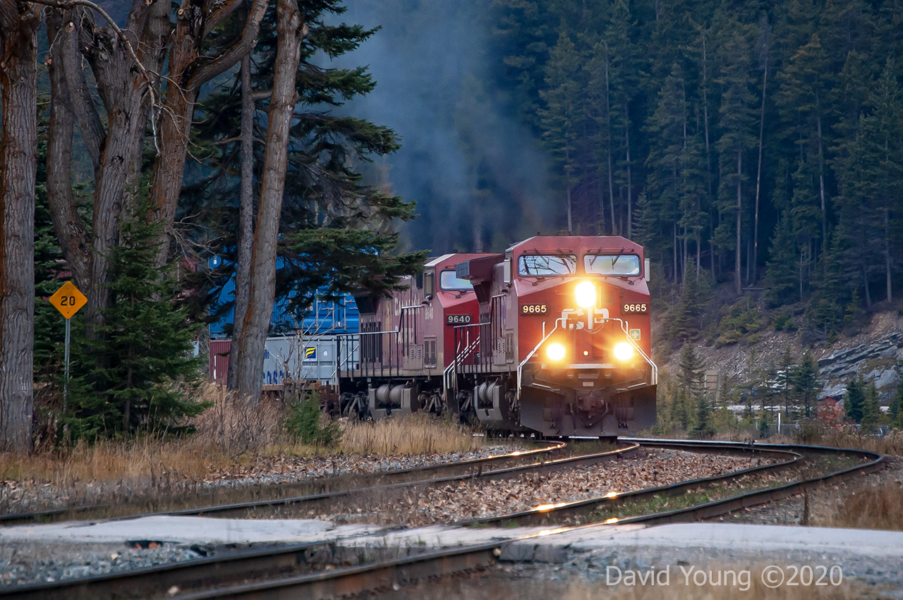 Railpictures.ca - David Young Photo: Having just crew changed around the curve, the crew is ...